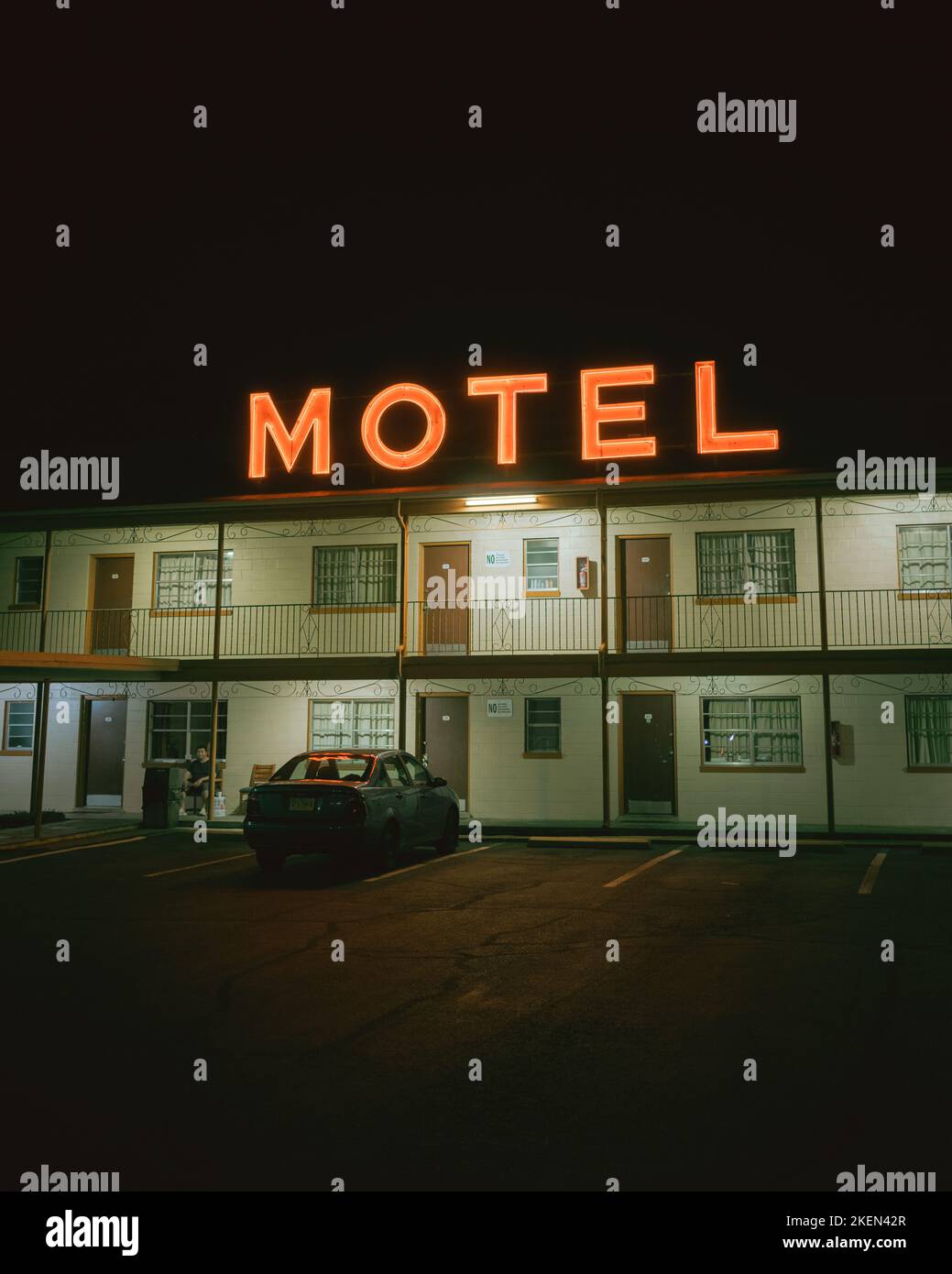 Motel neon sign hi-res stock photography and images - Alamy