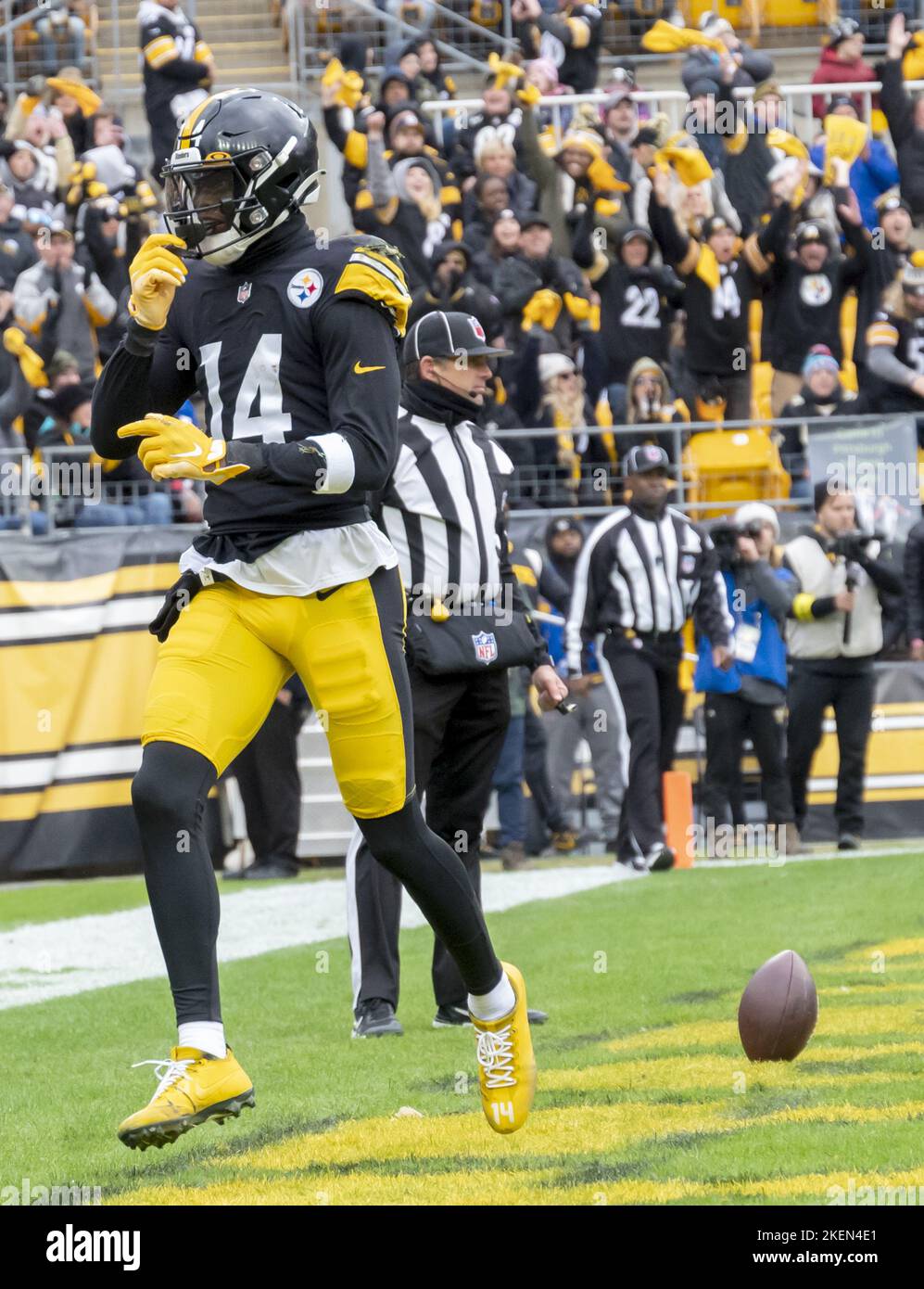 Pittsburgh, United States. 13th Nov, 2022. Pittsburgh Steelers wide ...