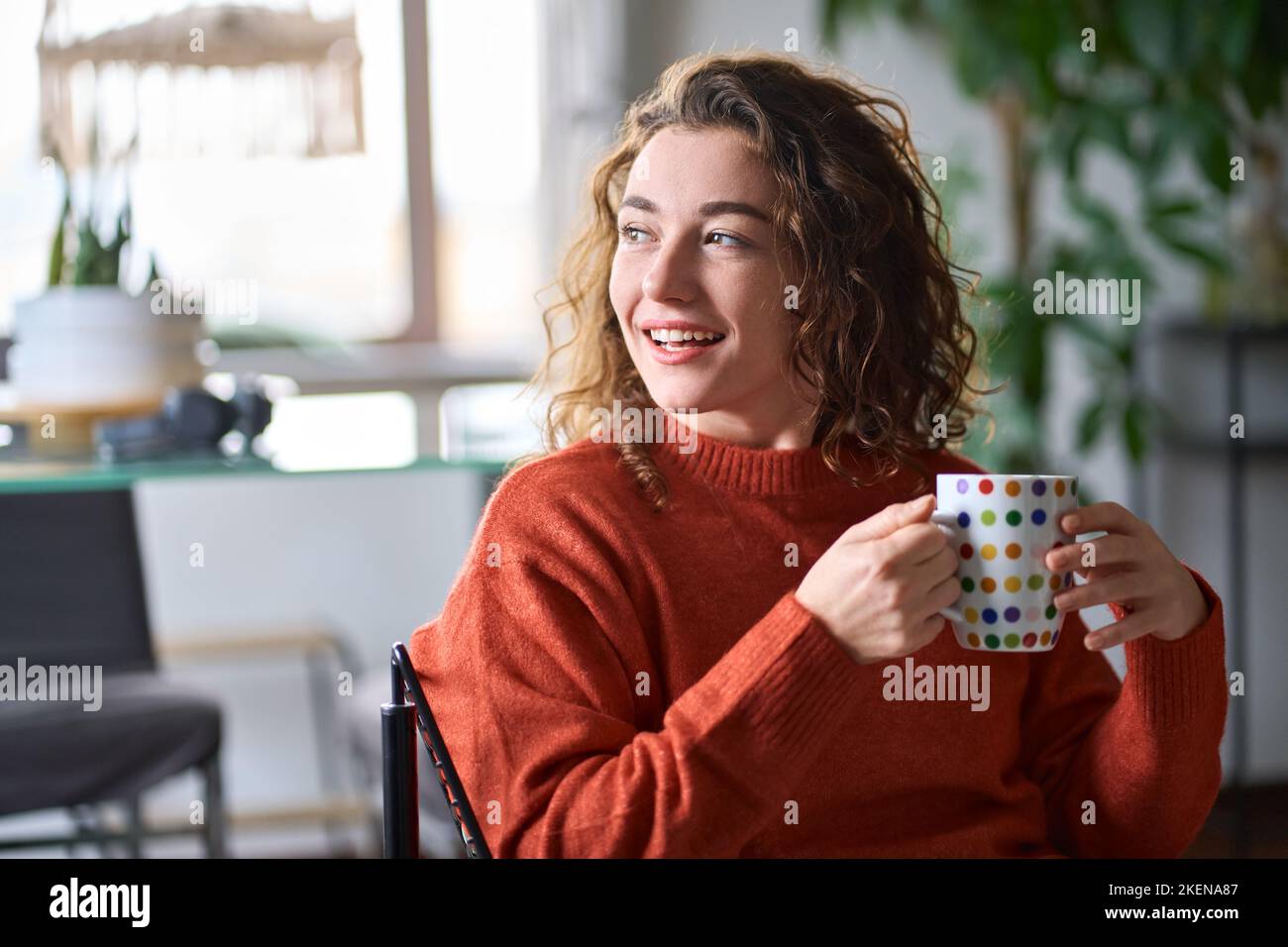 Pretty young lady mug hi-res stock photography and images - Alamy