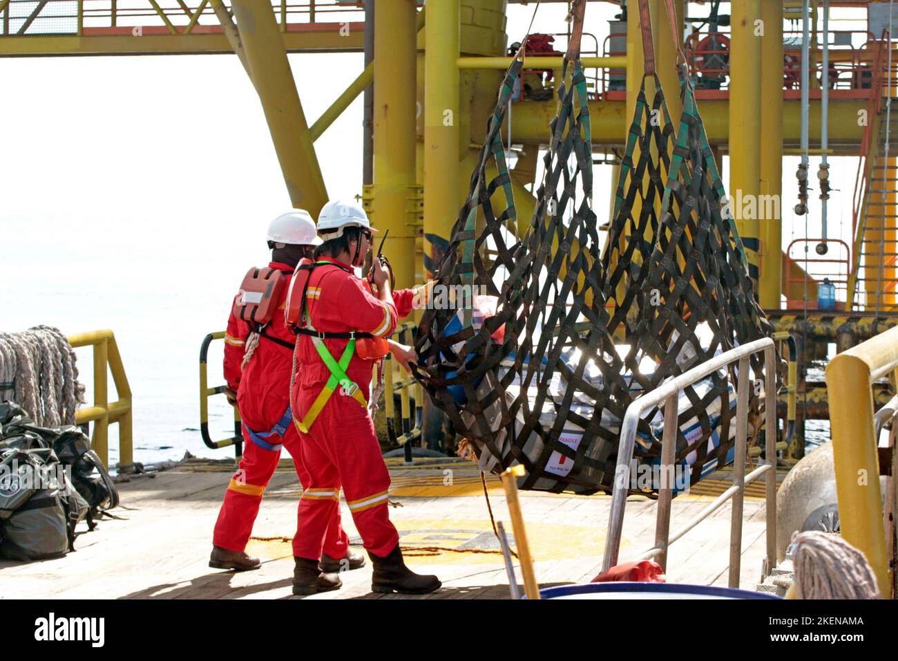 Rig worker and an offshore oil rig Stock Photo - Alamy