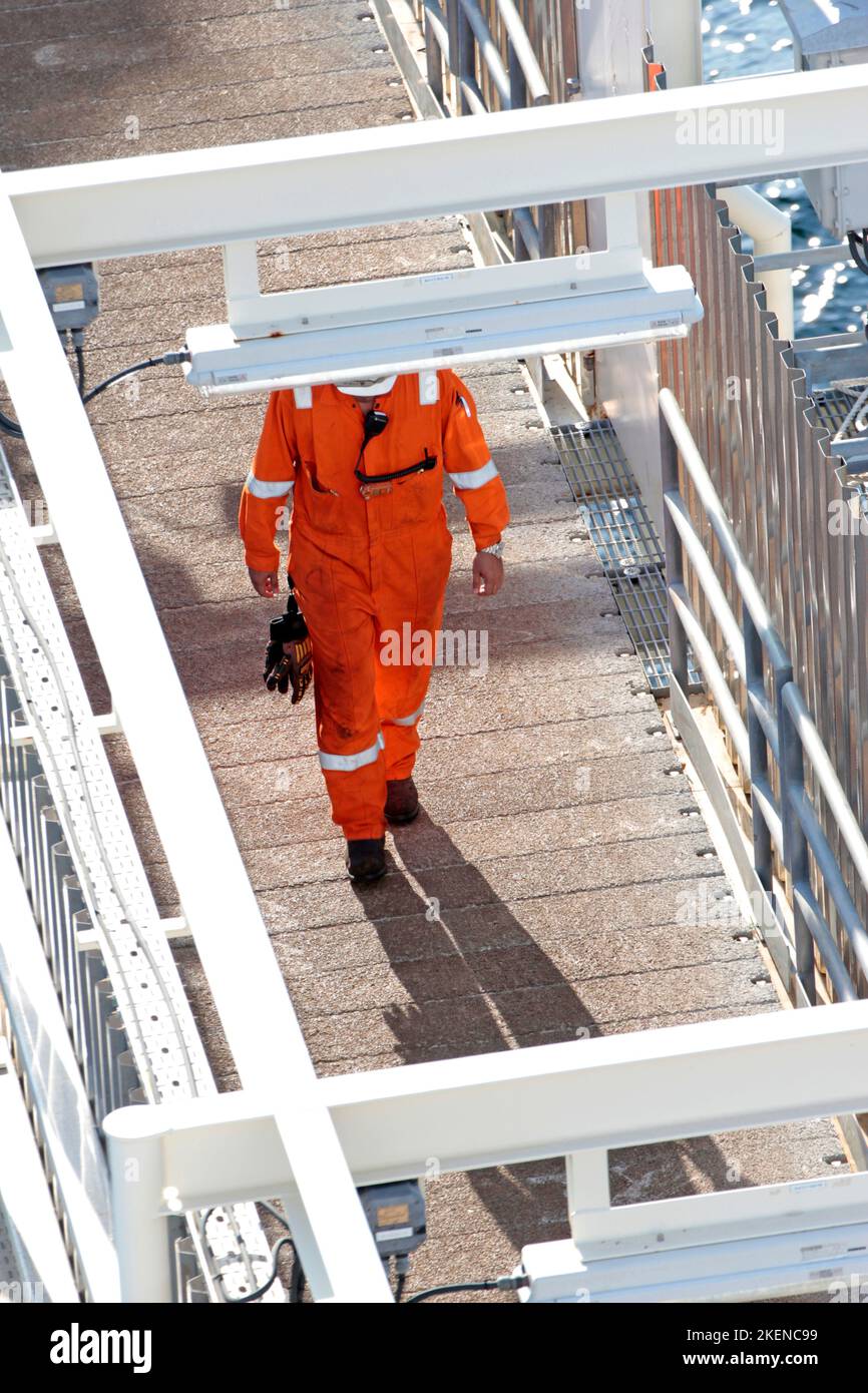 Rig worker and an offshore oil rig Stock Photo - Alamy