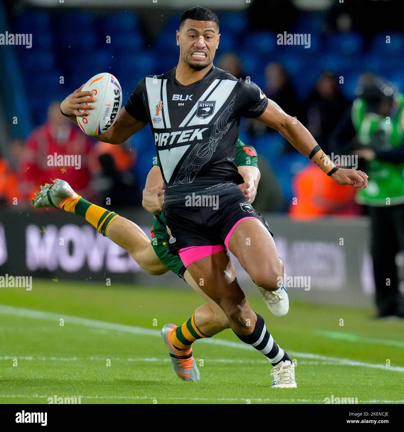 Leeds, UK. 03rd Nov, 2022. Ronaldo Mulitalo (Cronulla Sharks) of New ...