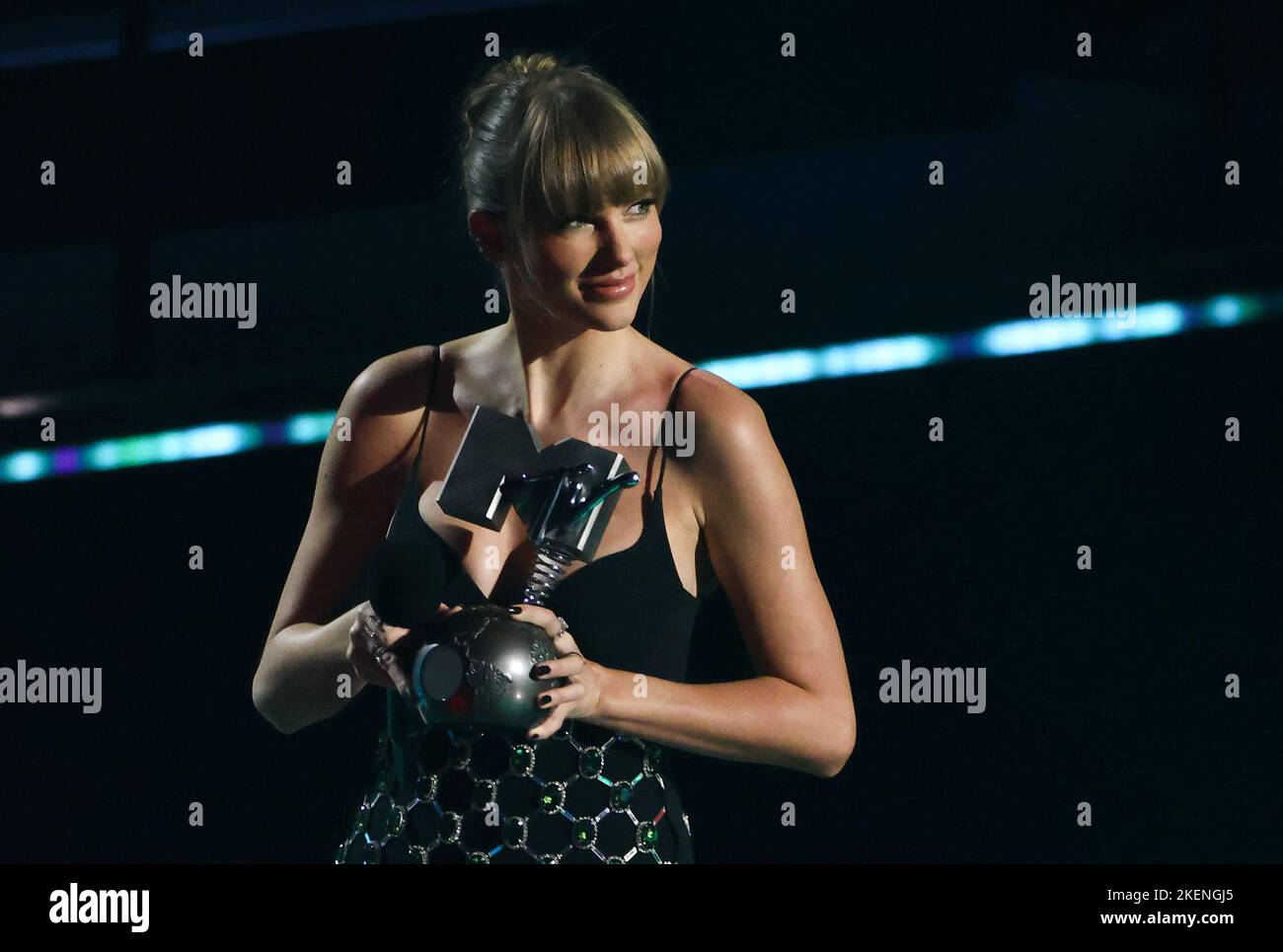 Duesseldorf, Germany. 13th Nov, 2022. Taylor Swift is happy about the ...