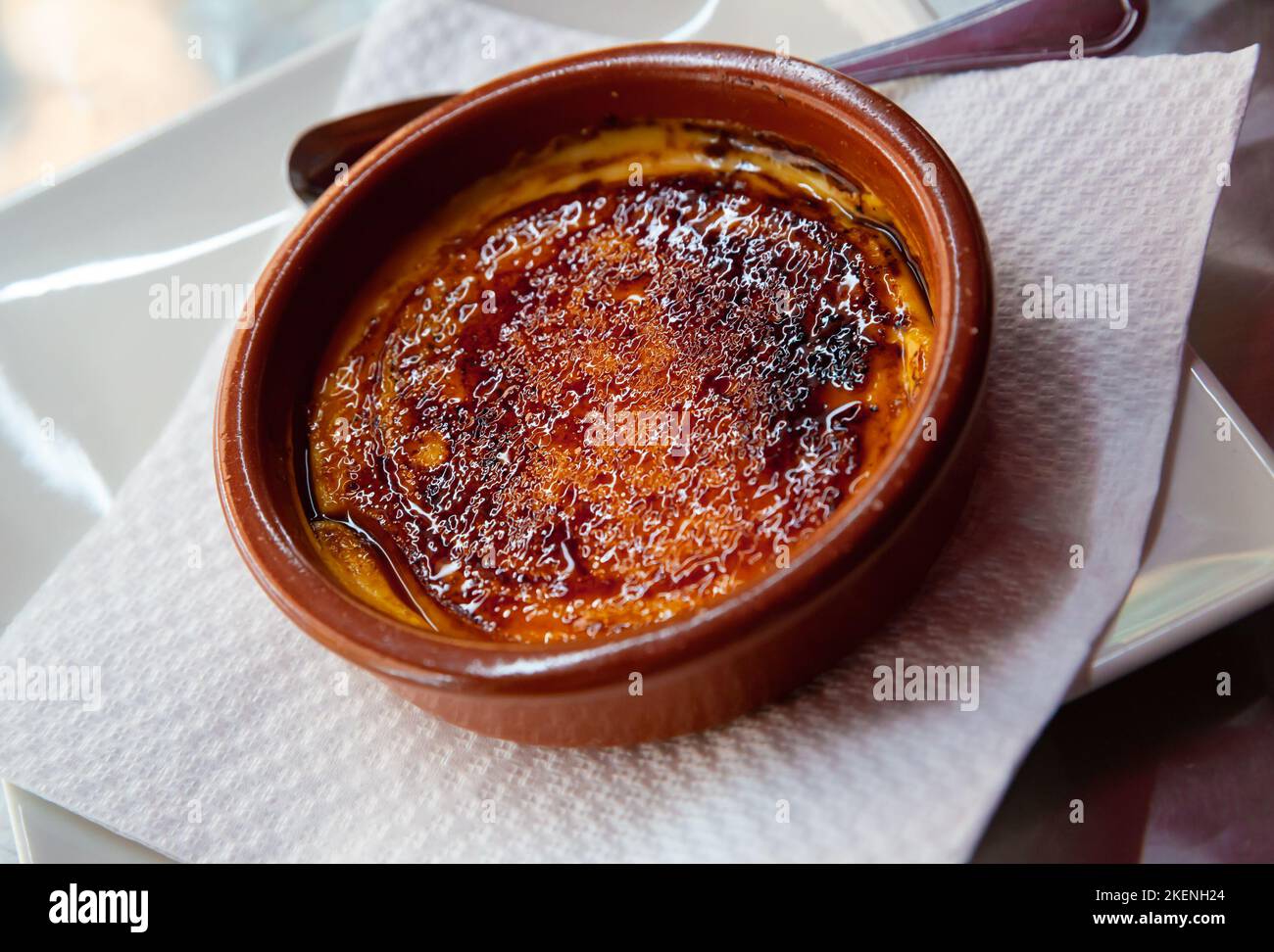 Spanish dessert Crema catalana Stock Photo - Alamy
