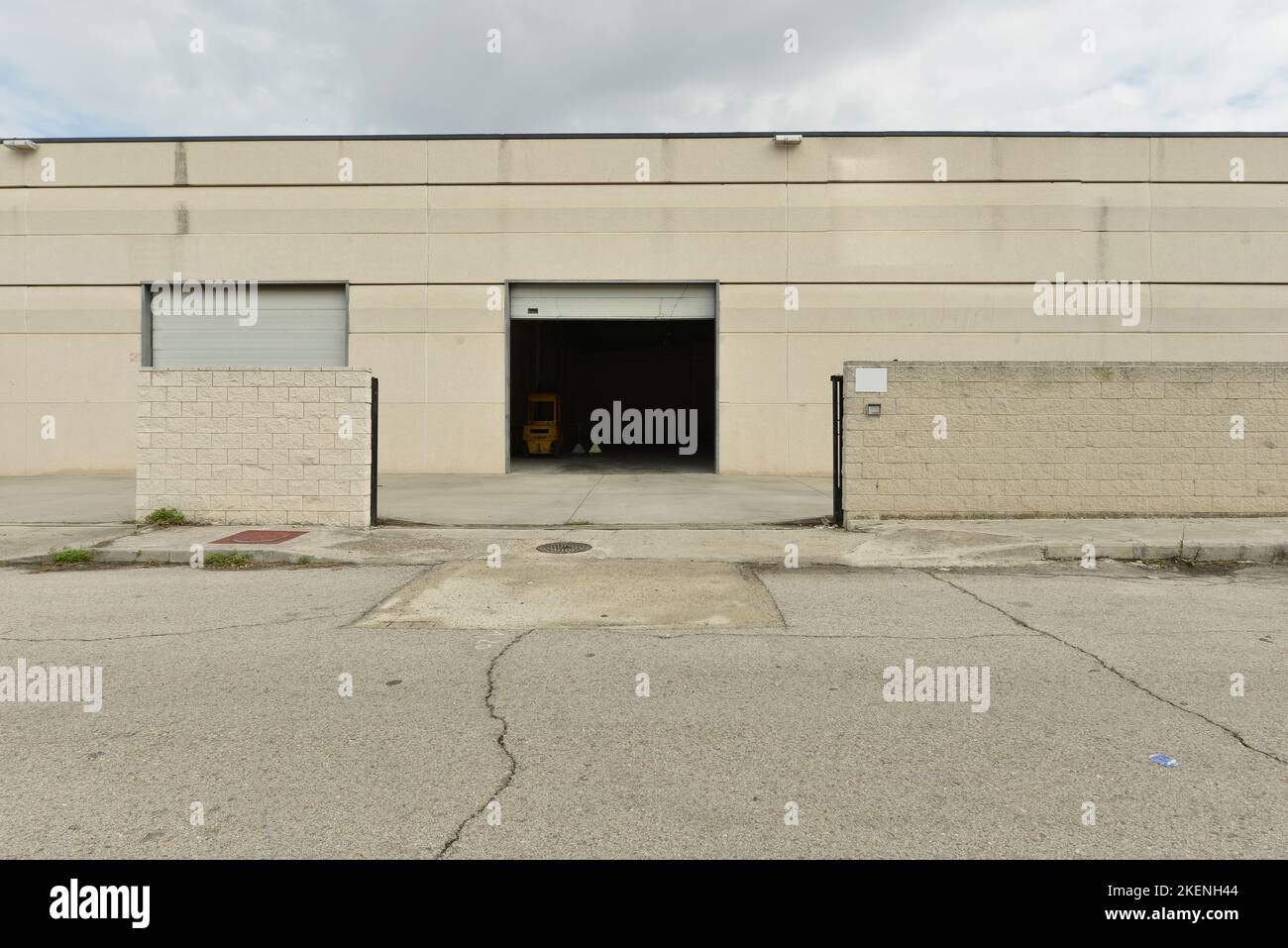Industrial building facade of cement and concrete wall Stock Photo - Alamy