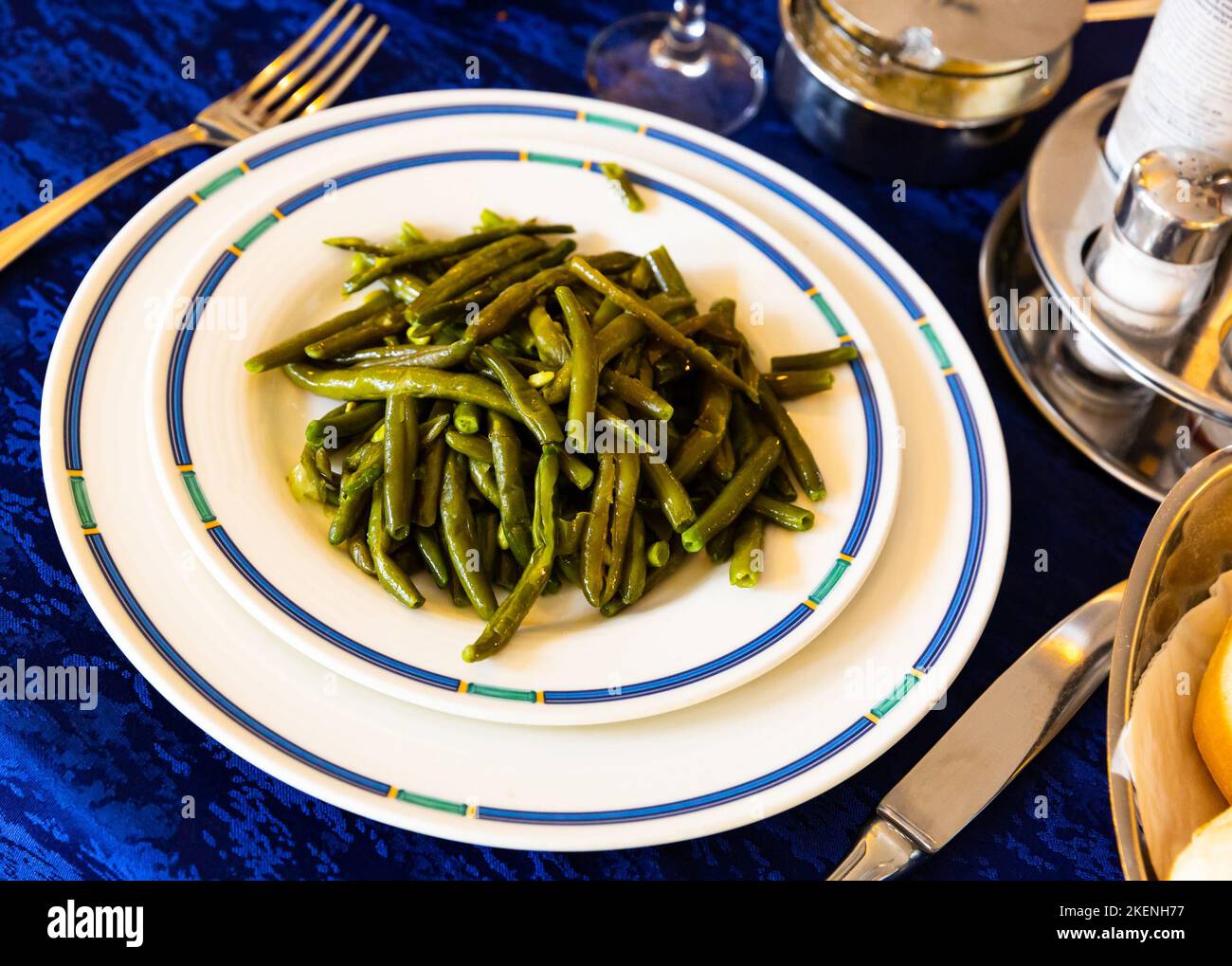 Portion of stewed green beans Stock Photo - Alamy