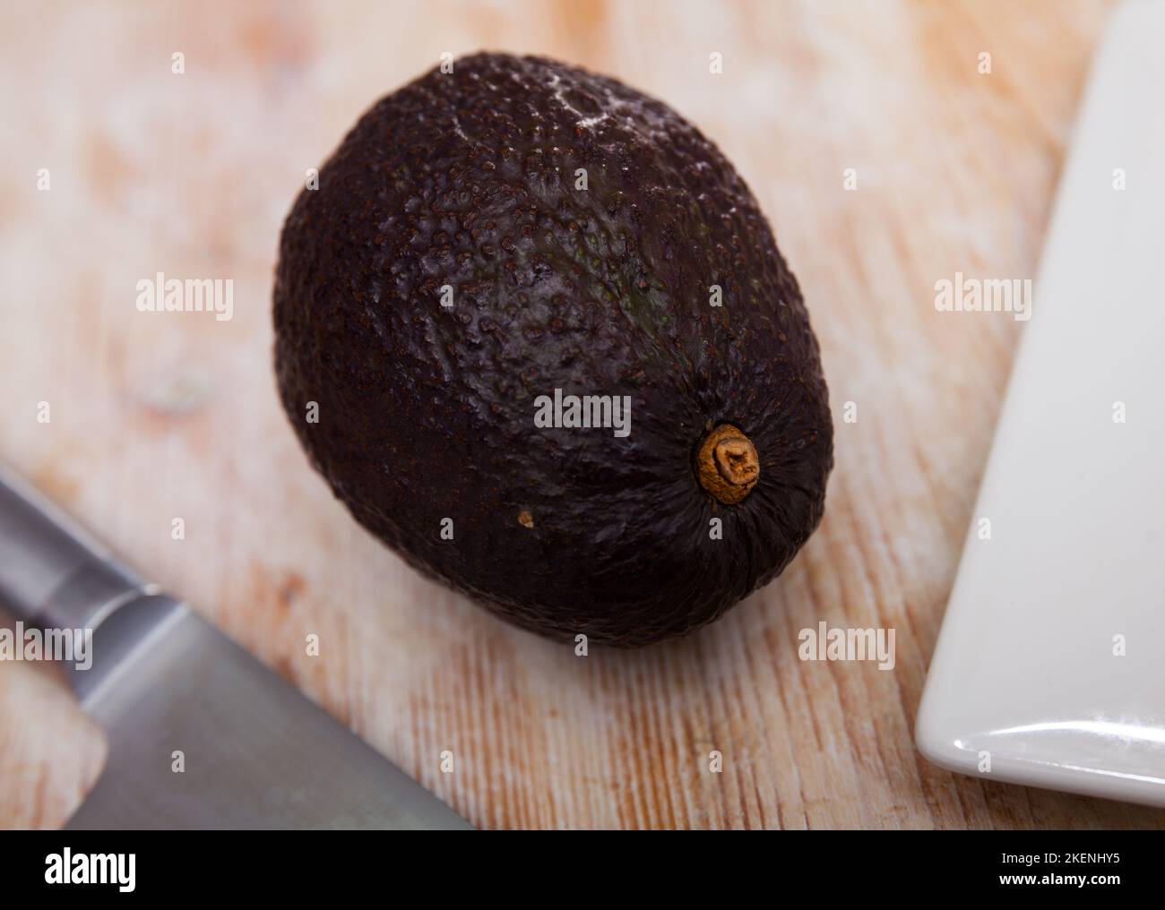 Unpeeled avocado hi-res stock photography and images - Alamy