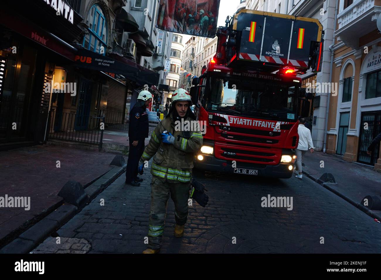 Fireman killed hi-res stock photography and images - Alamy