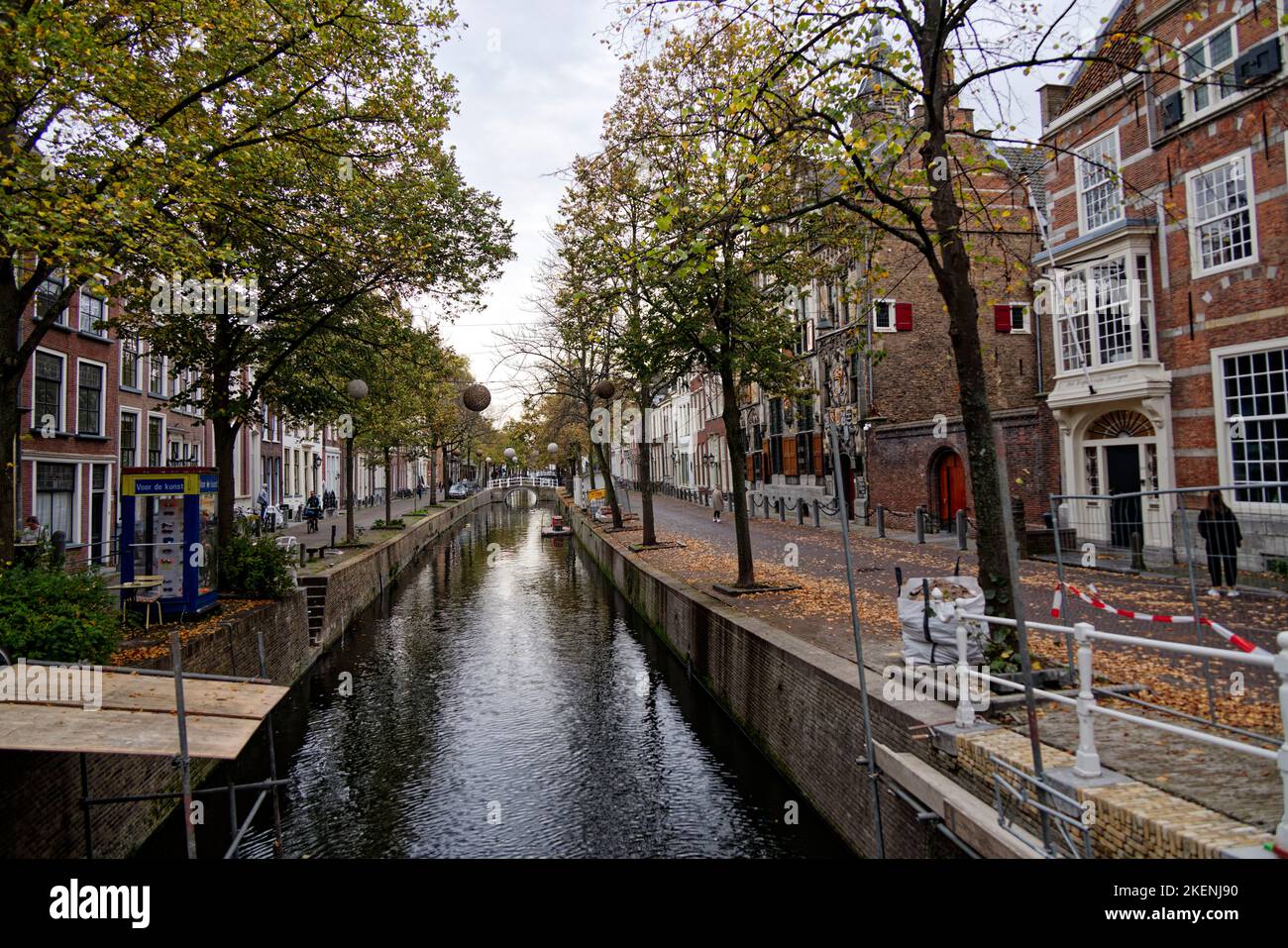 Delft, Netherlands. 30th Oct 2022. View of the Oude Delft canal in ...