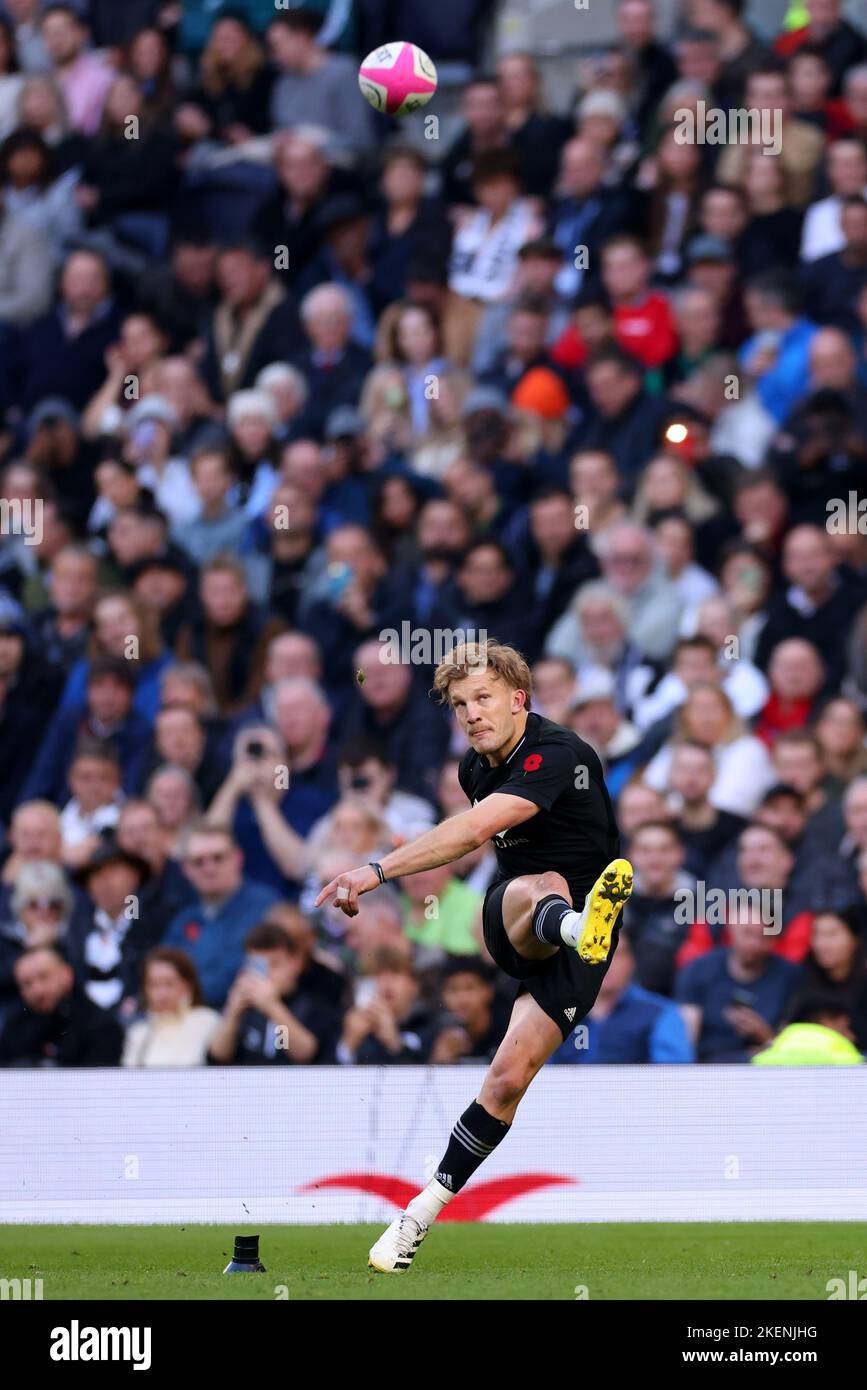 Damian mckenzie all blacks hi-res stock photography and images - Alamy