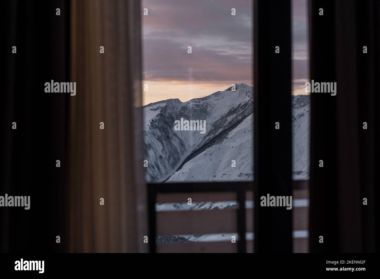 Cozy outdoor winter scene hi-res stock photography and images - Alamy