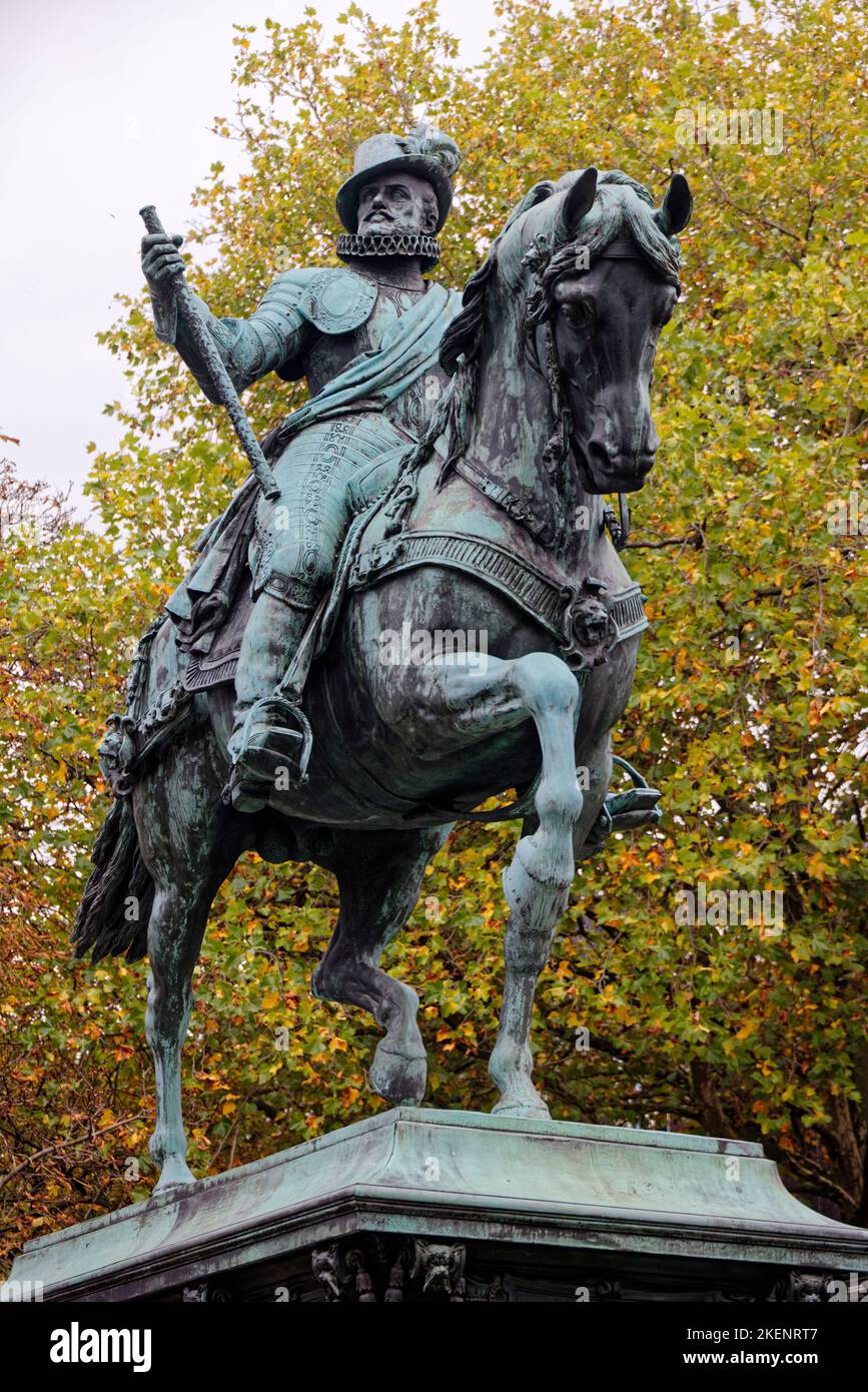 The Hague, Netherlands. 31th Oct 2022. William I equestrian statue ...