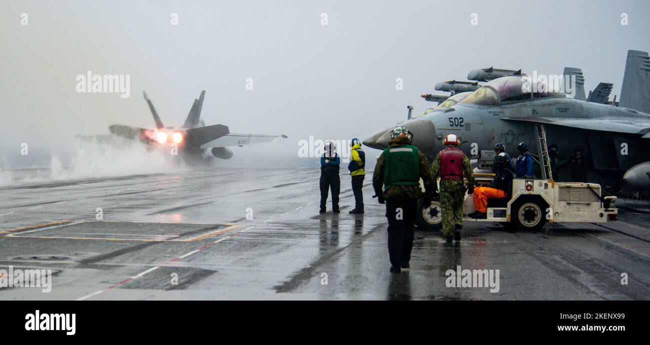 221113-N-DW158-1035 PHILIPPINE SEA (Nov. 13, 2022) An F/A-18F Super ...