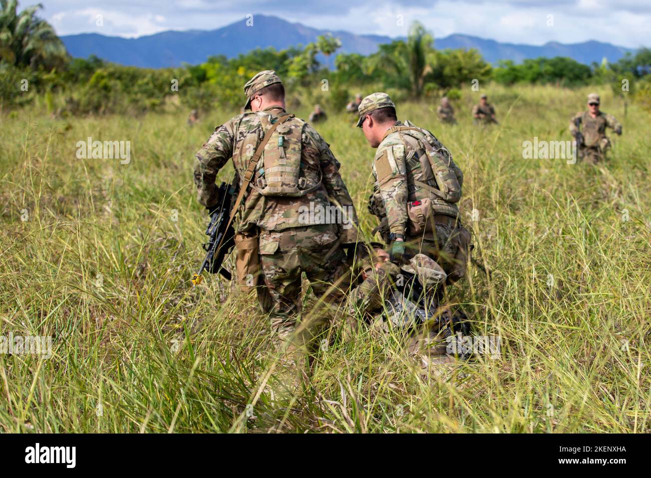 Soldiers assigned to Bravo Company, 2nd Battalion, 130th Infantry ...
