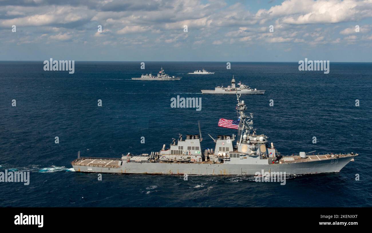 221111-N-LI114-1242 PHILIPPINE SEA (Nov. 11, 2022) The guided-missile ...