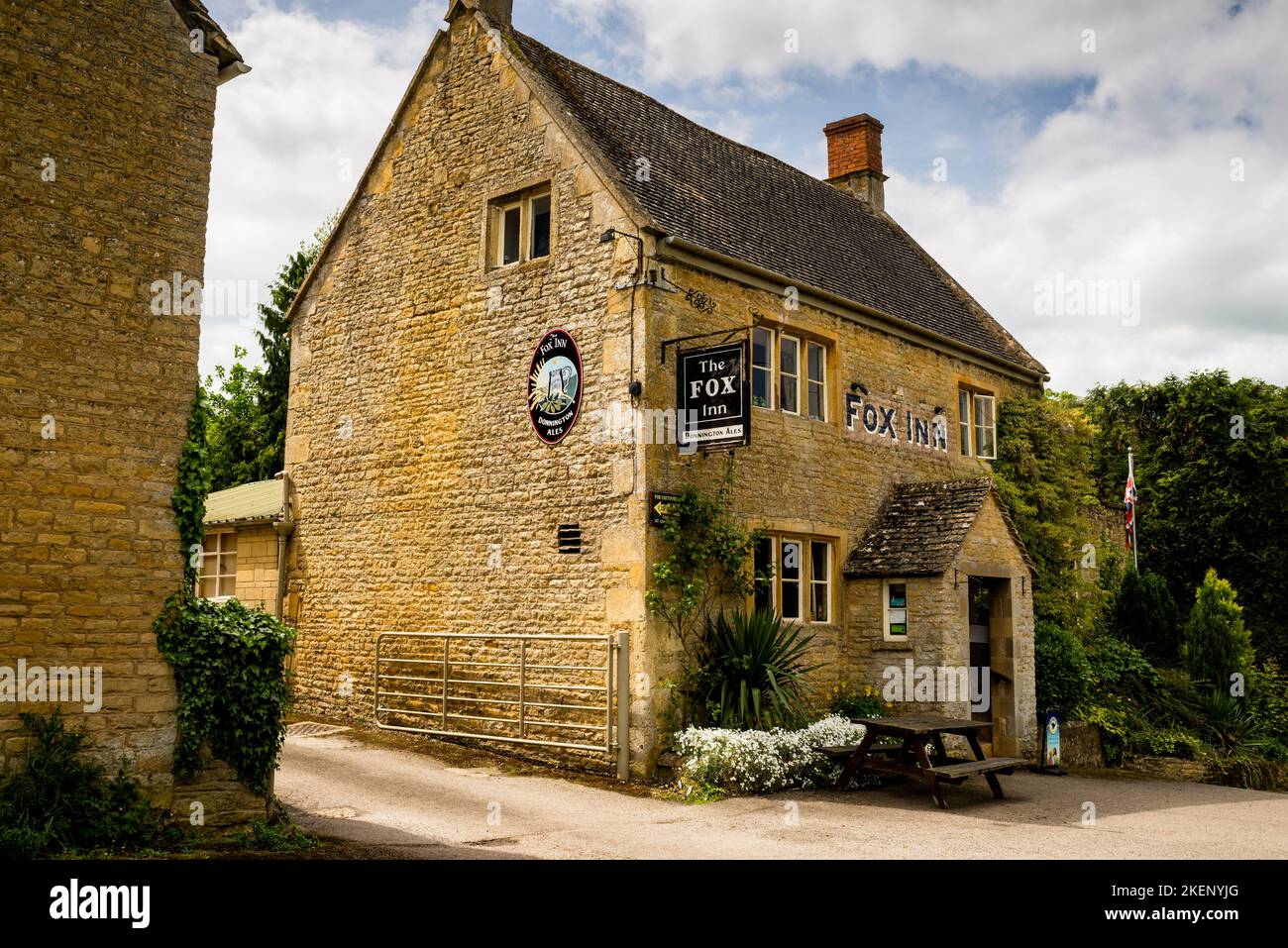 Pub roast countryside hi-res stock photography and images - Alamy