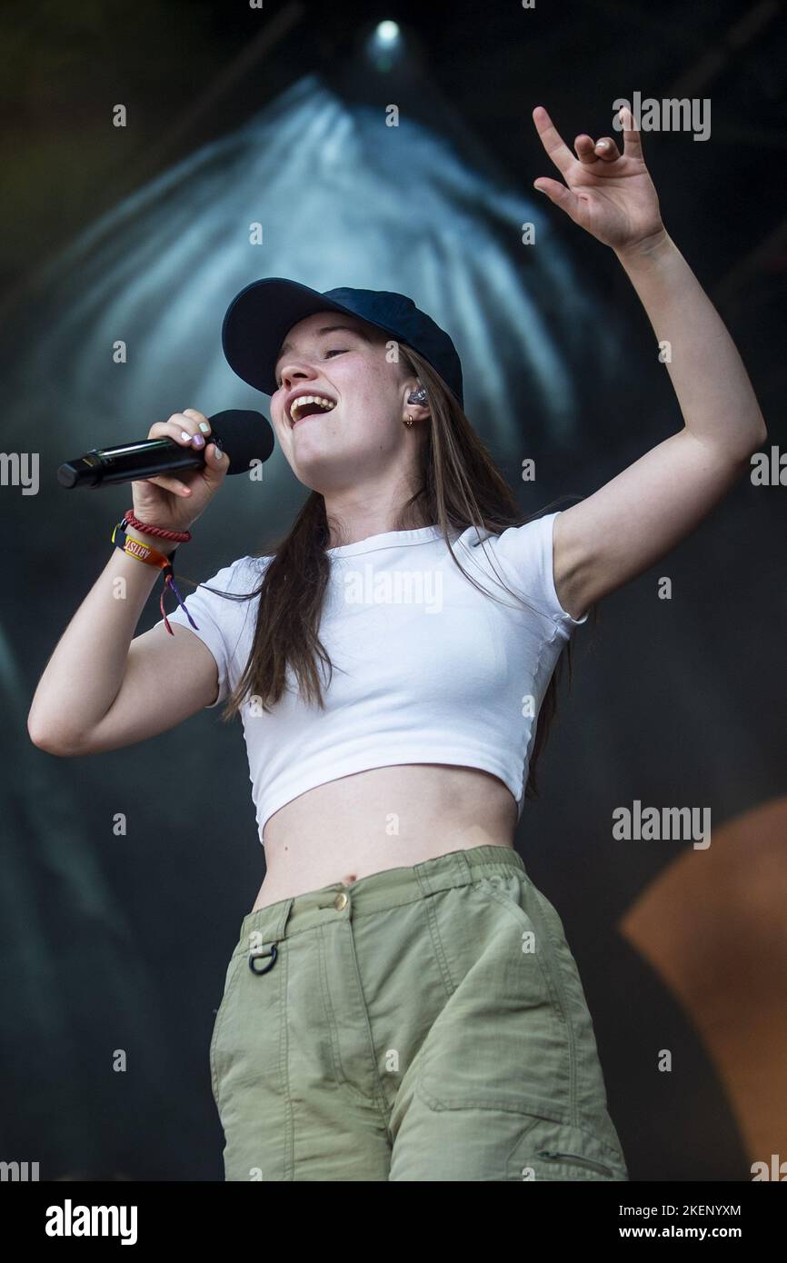 STANDON, ENGLAND: Artists including Primal Scream perform at the ...