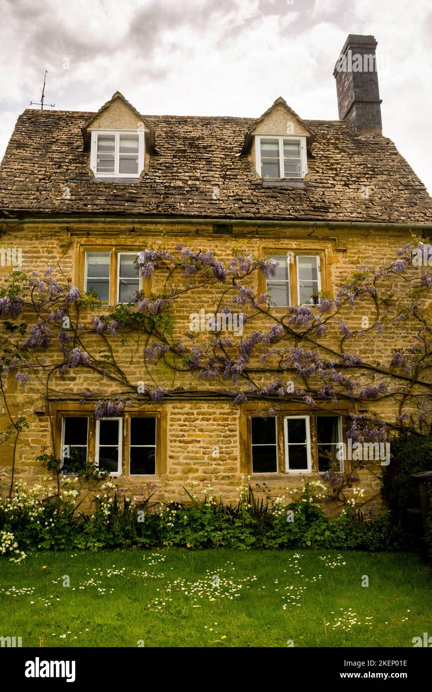 English dormers hi-res stock photography and images - Alamy