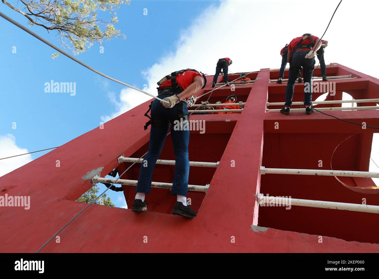 Emergency firefighting battle tactics hi-res stock photography and ...