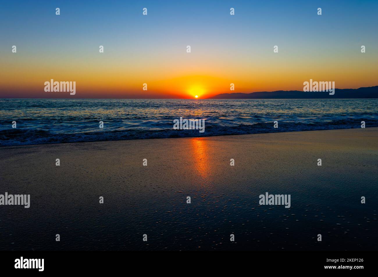 Beautiful beach sea colorful ocean hi-res stock photography and images ...