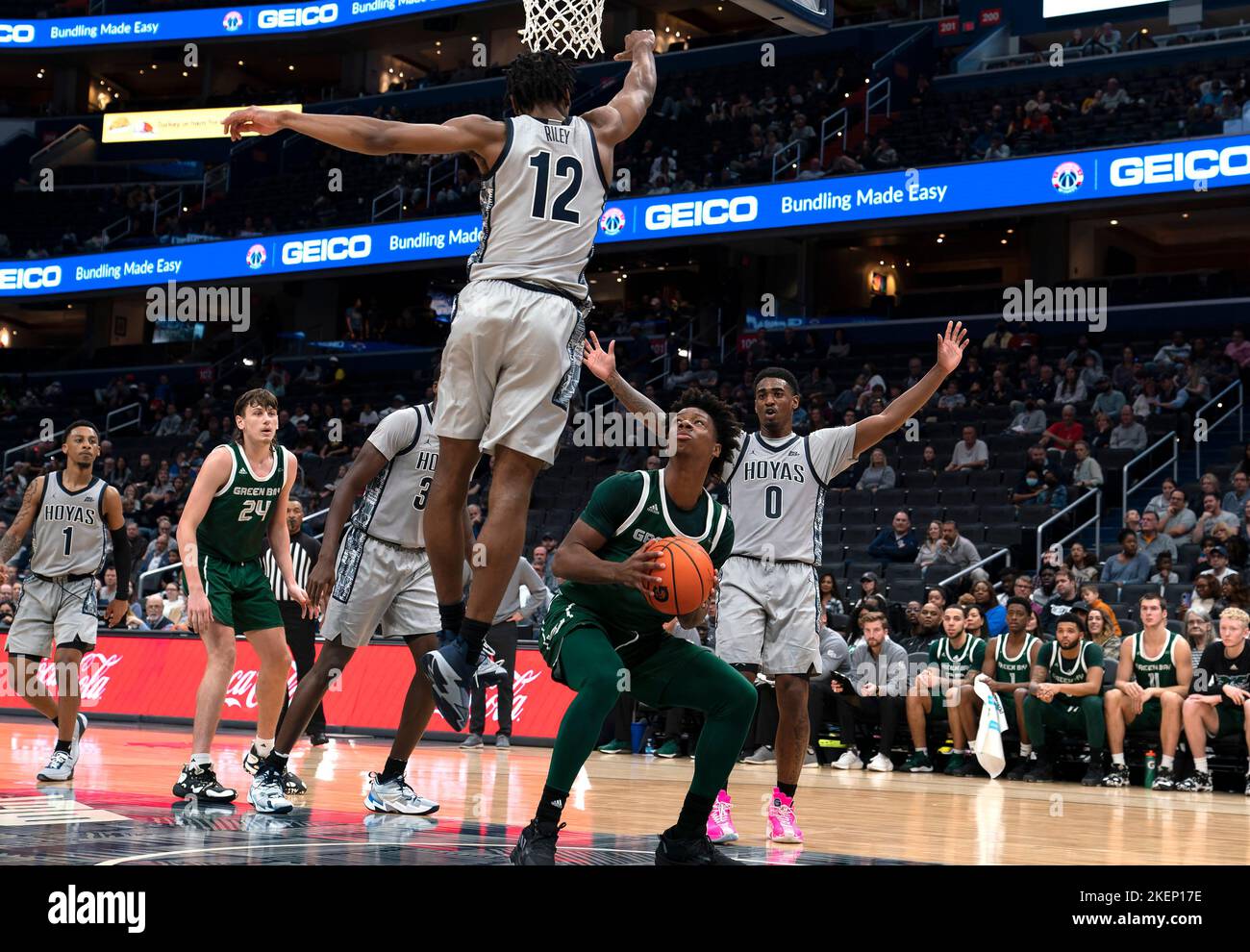 College basketball men game hi-res stock photography and images - Alamy