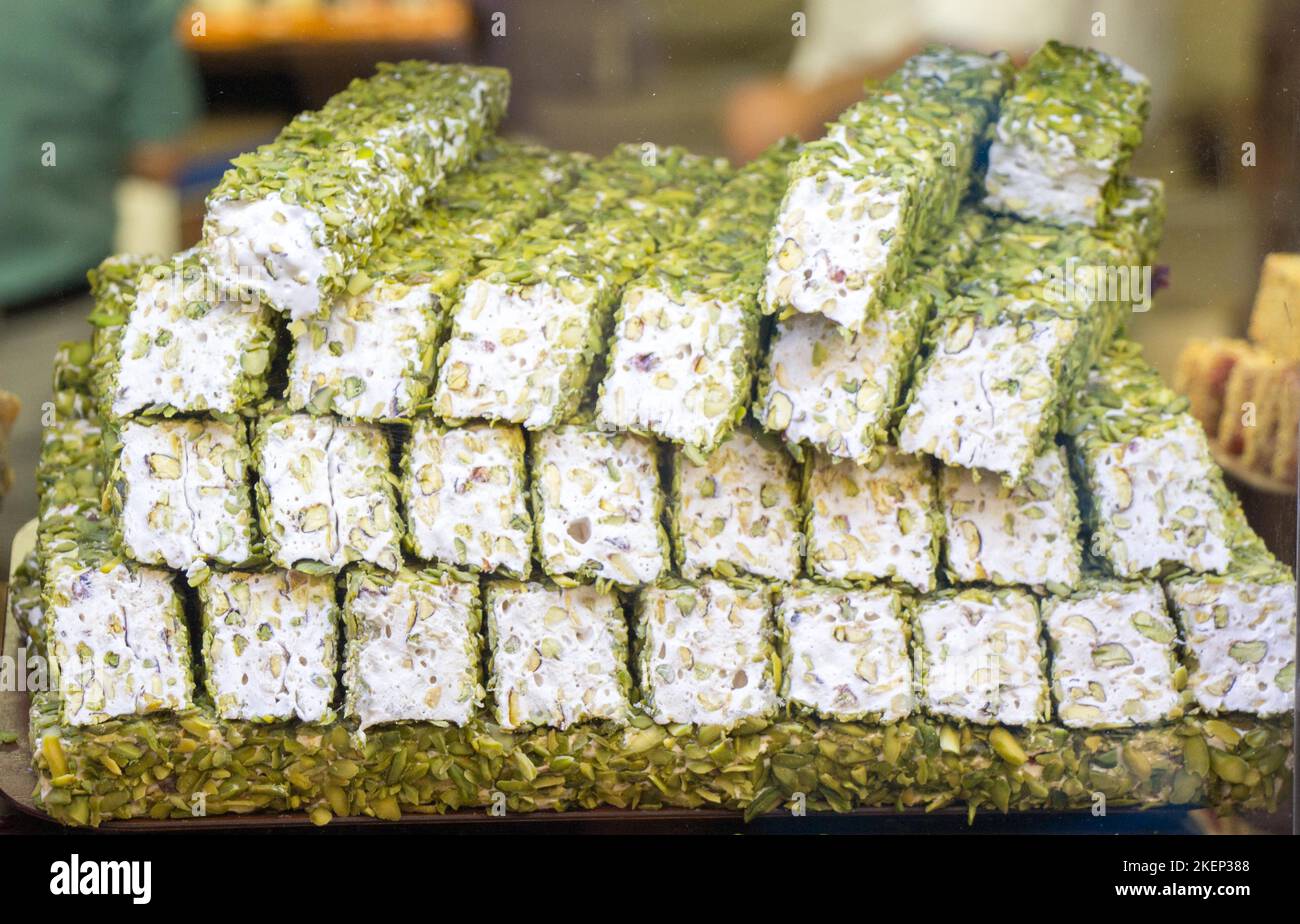 Traditional turkish delight at the bazaar Stock Photo - Alamy