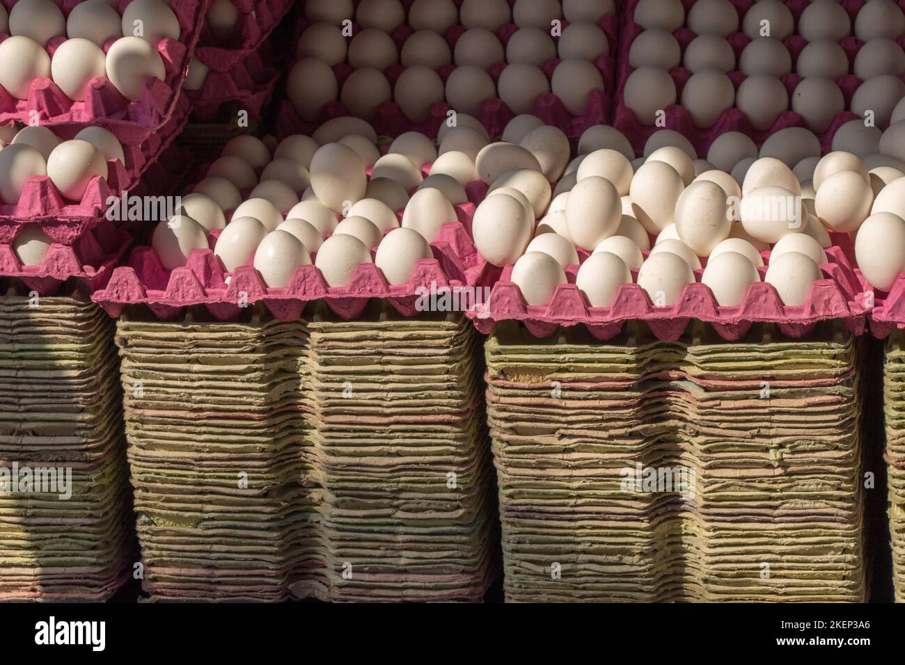 Fresh farm eggs at the market place Stock Photo - Alamy