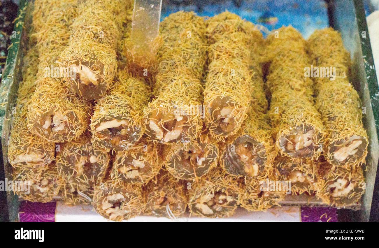 Traditional turkish delight at the bazaar Stock Photo - Alamy