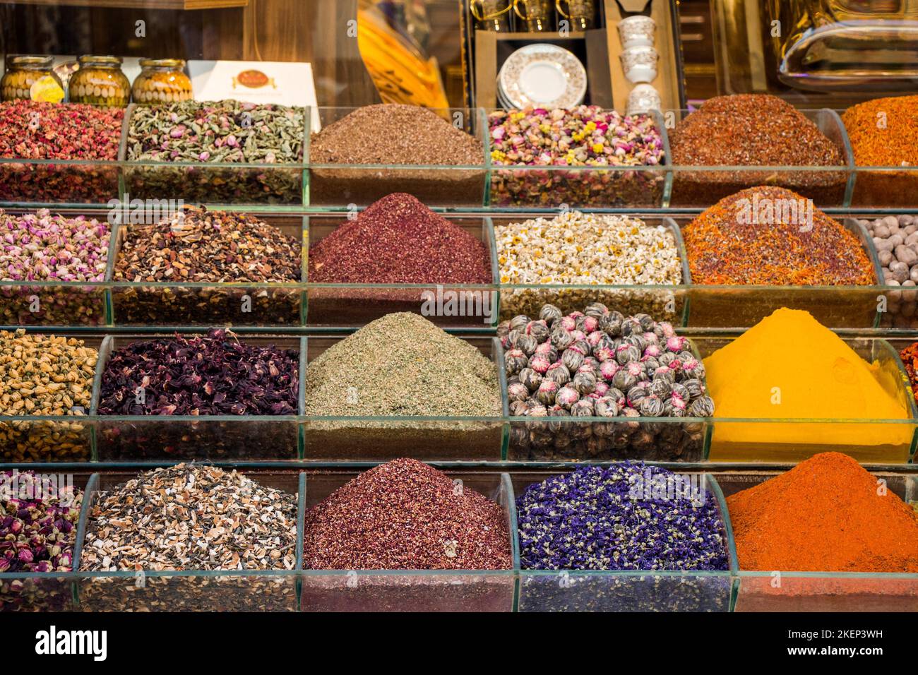 Spice market istanbul hi-res stock photography and images - Alamy