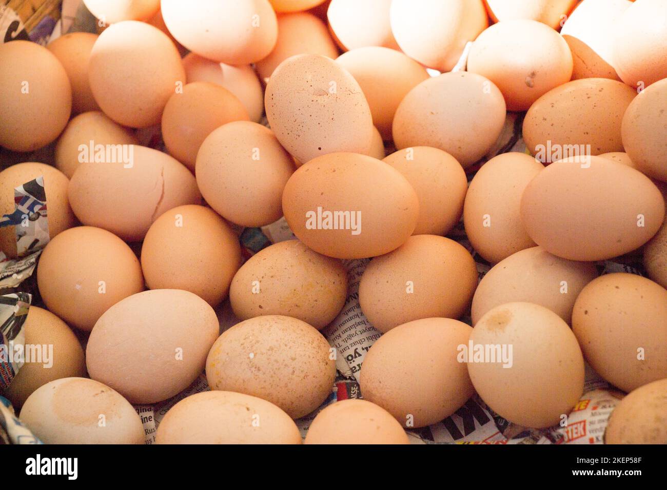 Organic fresh farm eggs at the market place Stock Photo - Alamy