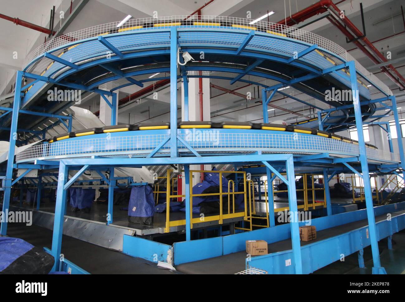 Intelligent sorting system is sorting express parcels at ZTO Express ...