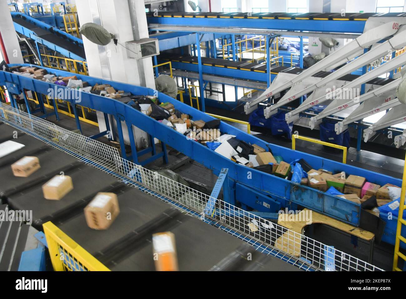 Intelligent sorting system is sorting express parcels at ZTO Express ...