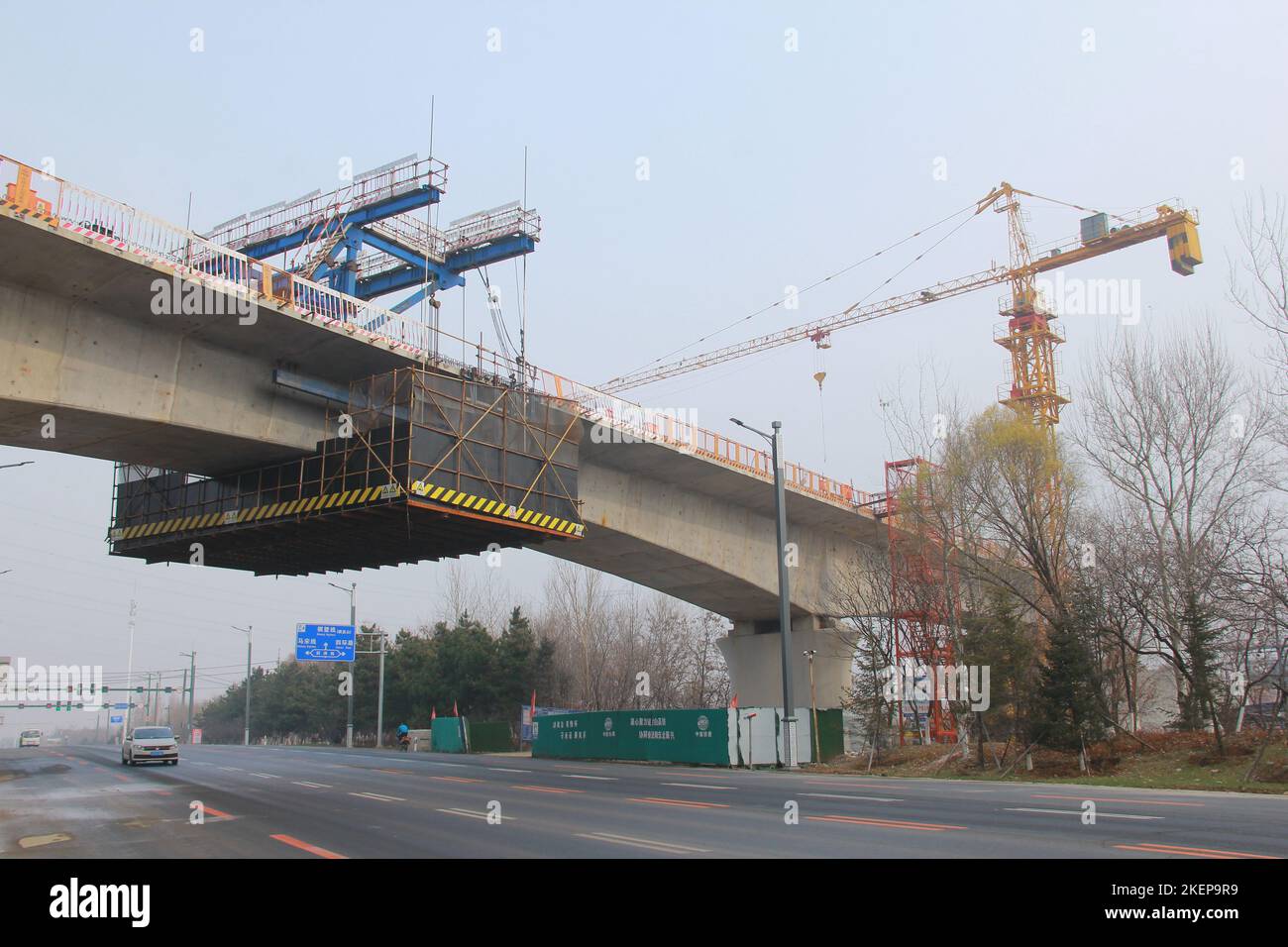 The continuous beam of Mantang Super Large Bridge in Section 2 of ...
