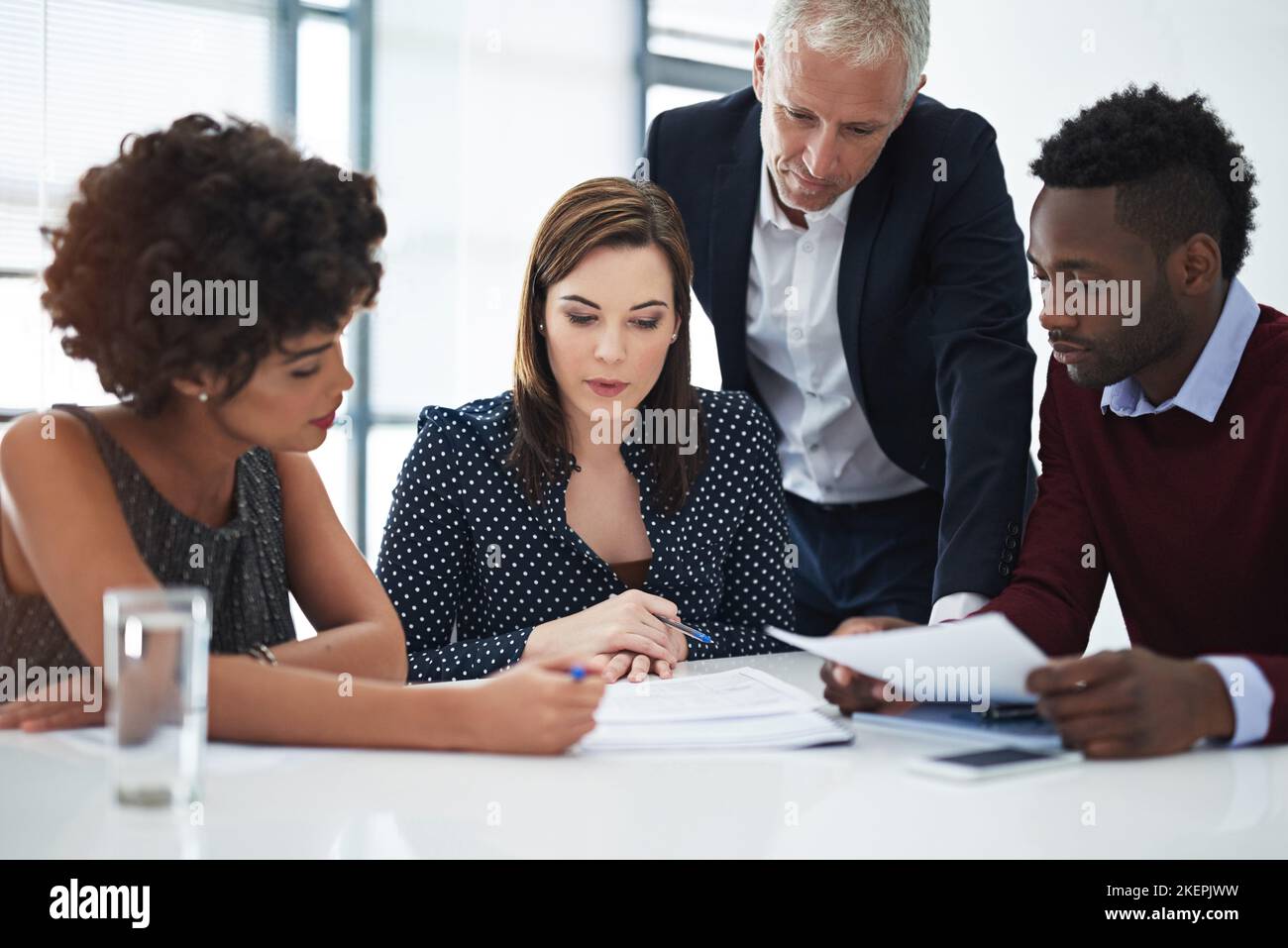 Business people coming sitting hi-res stock photography and images - Alamy