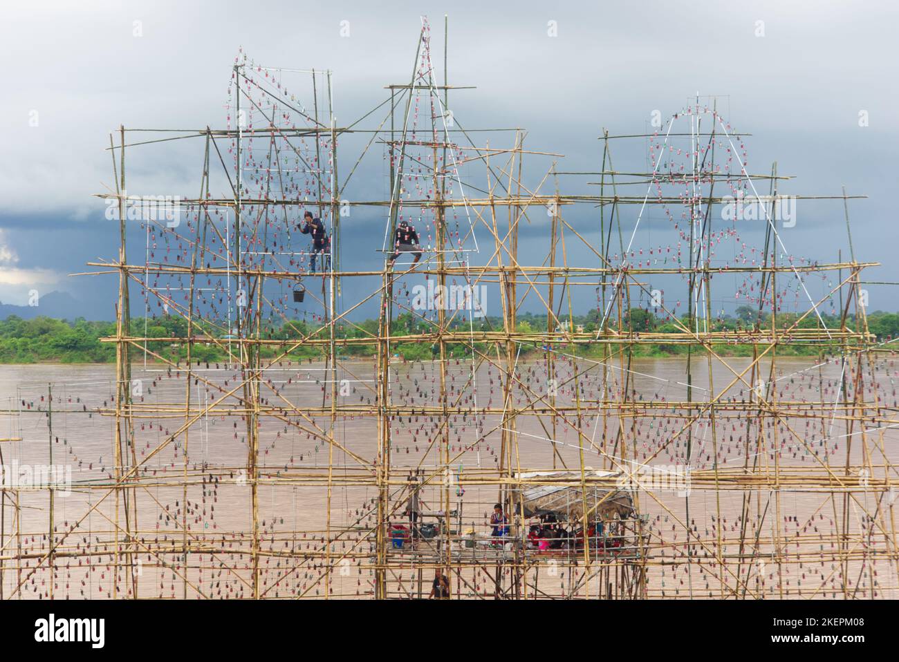 Men working on scaffolding hi-res stock photography and images - Alamy
