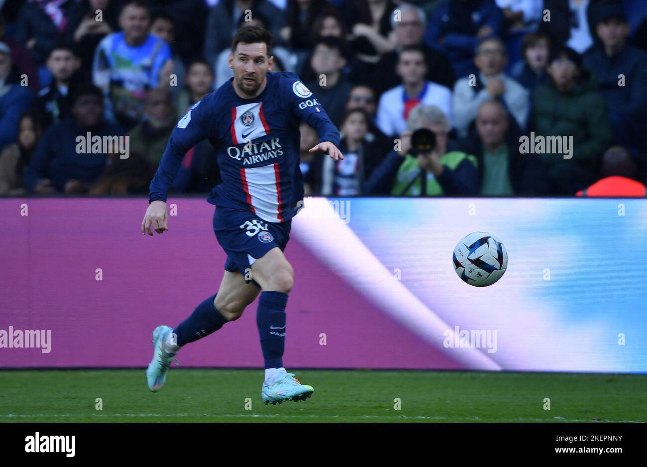 Lionel messi november 2022 paris hi-res stock photography and images ...