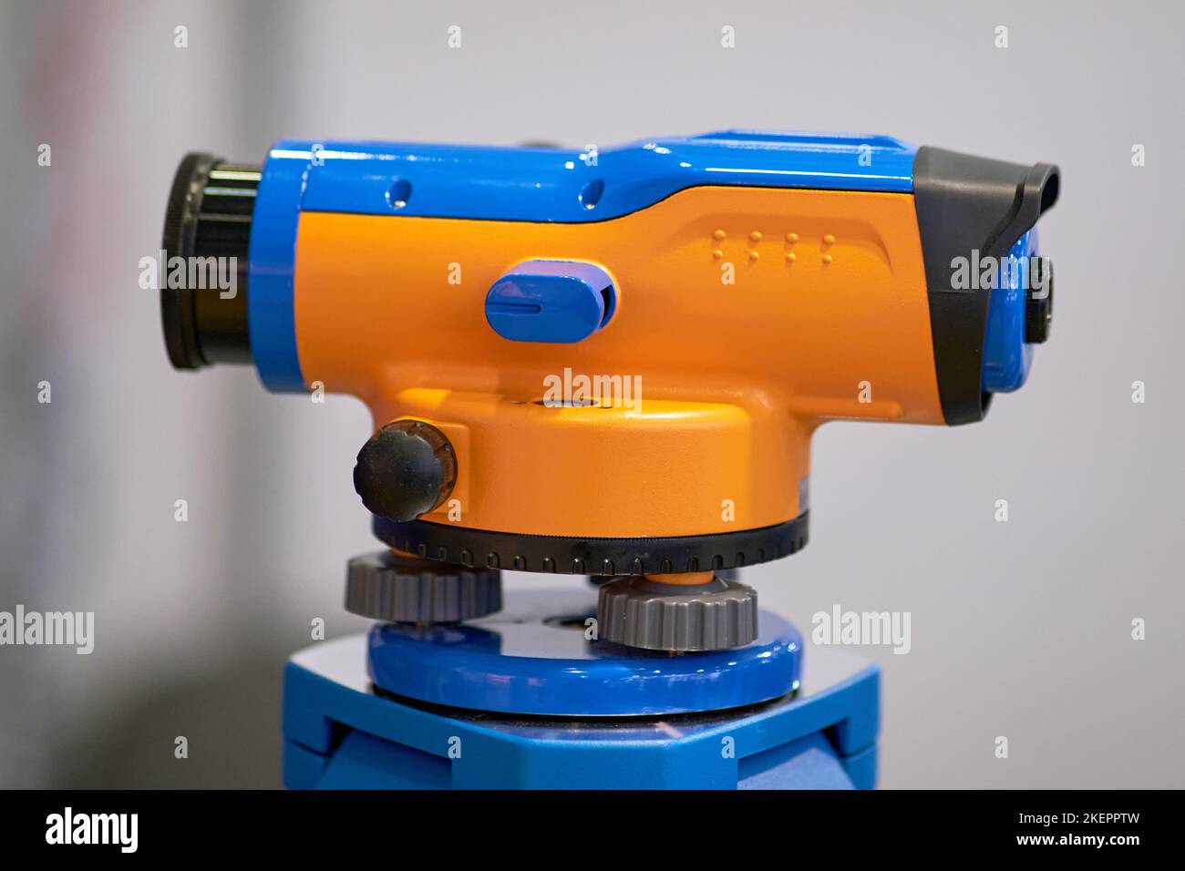 Measuring geodetic instrument for engineering works and topographic ...