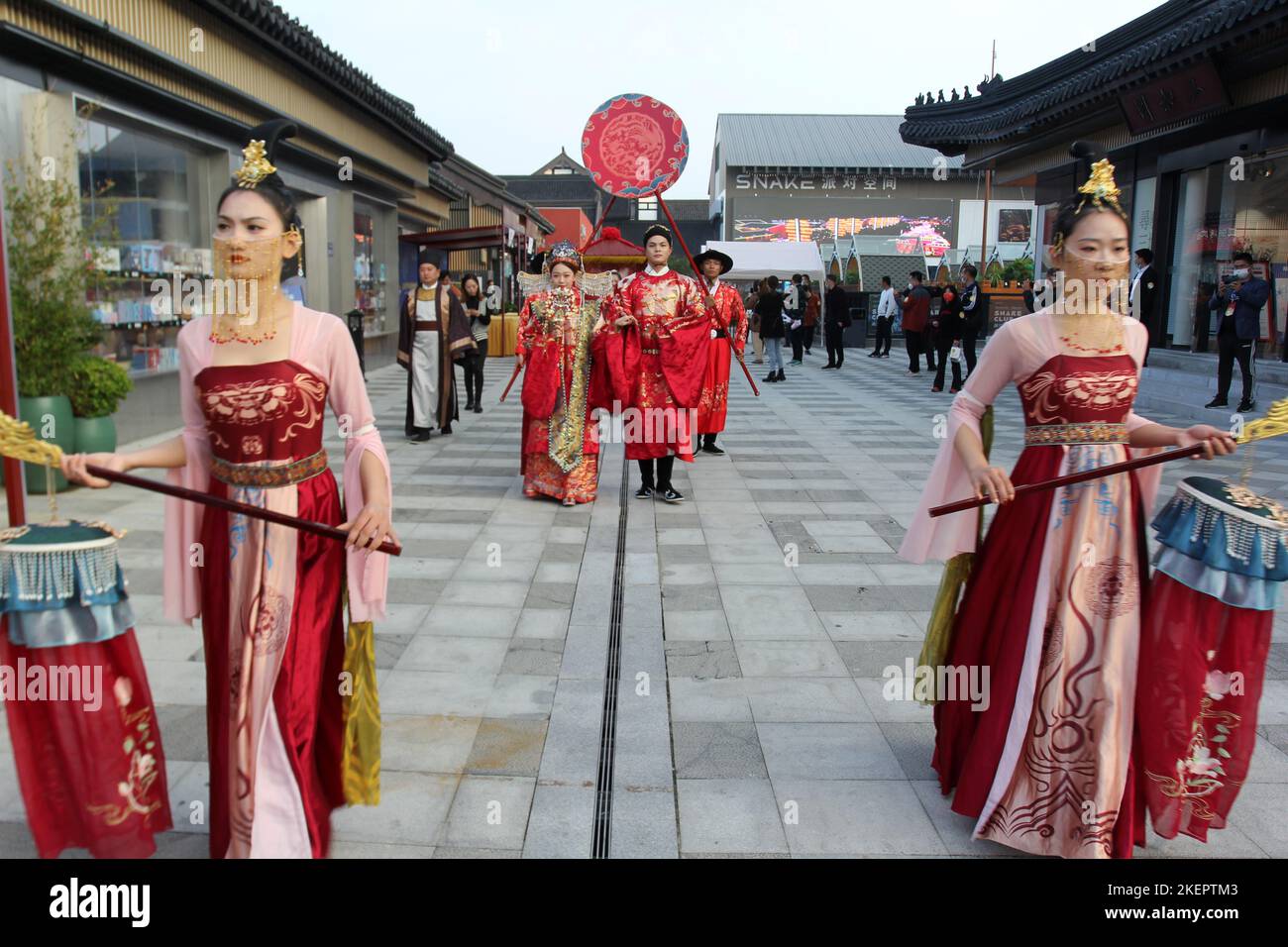 A traditional Han custom wedding show including traditional elements ...