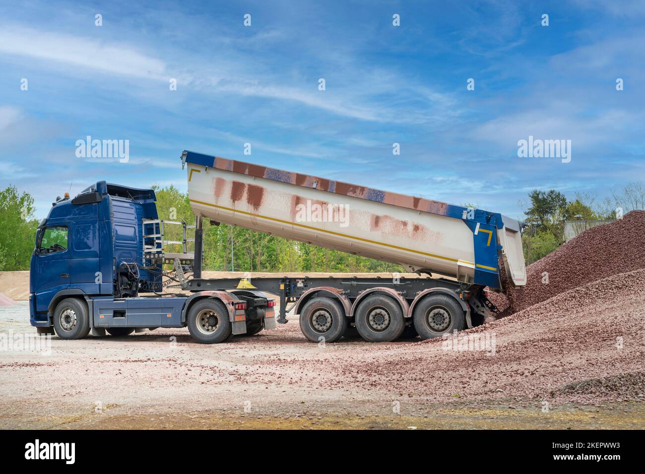 Dump truck wheels hi-res stock photography and images - Alamy