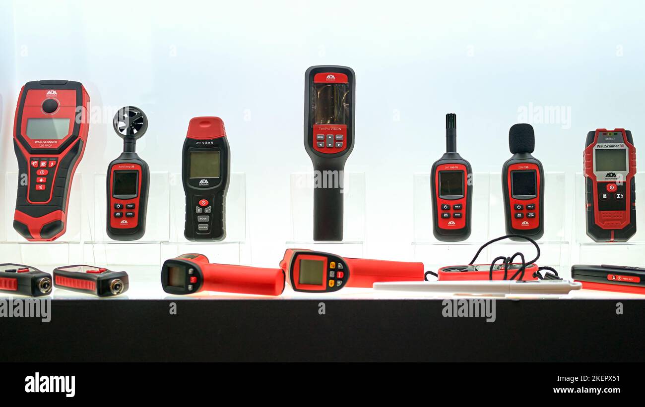 Measuring geodetic instrument for engineering works and topographic ...