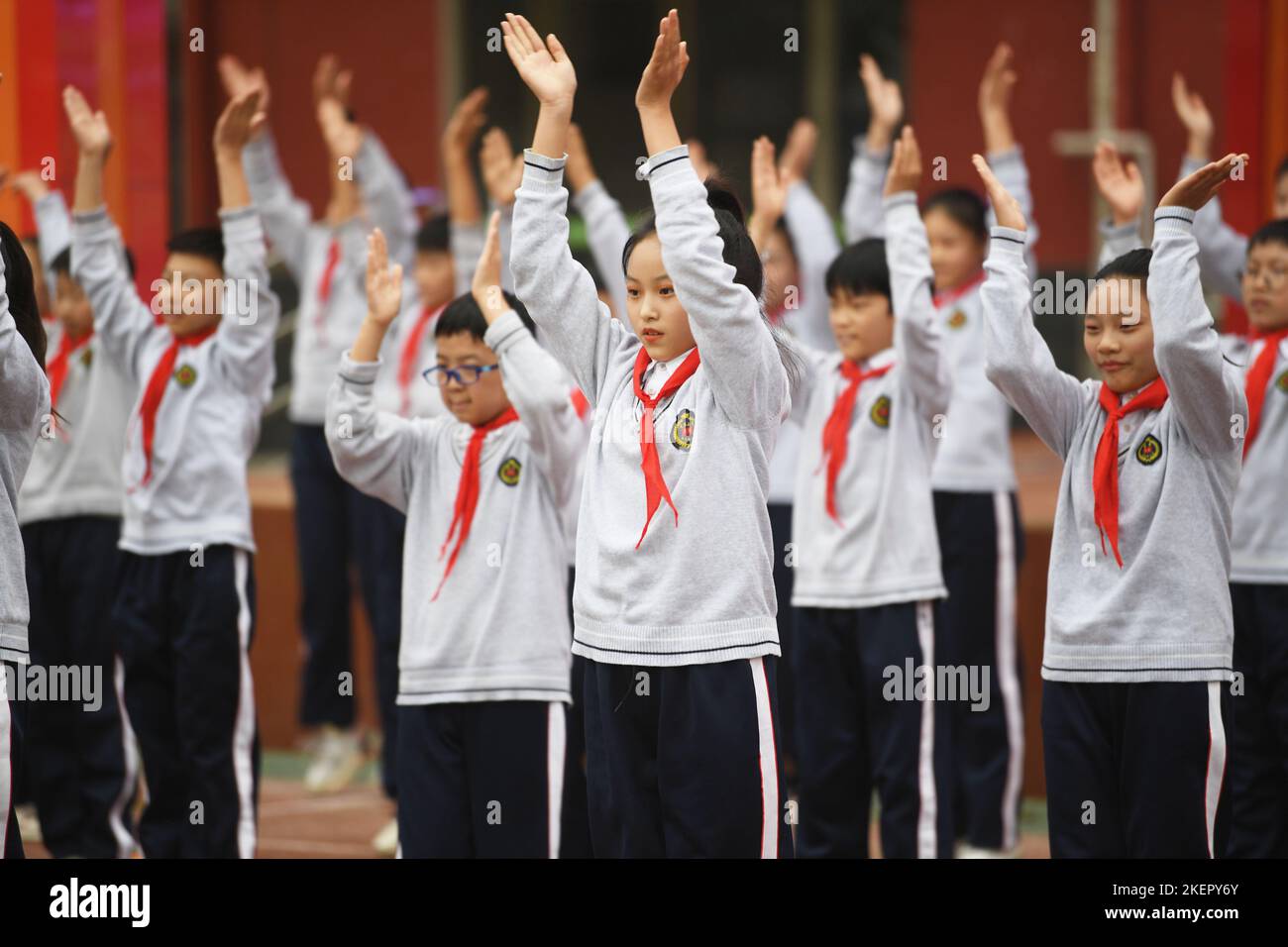 The school is holding a morning exercise contest in Haozhou City, east ...