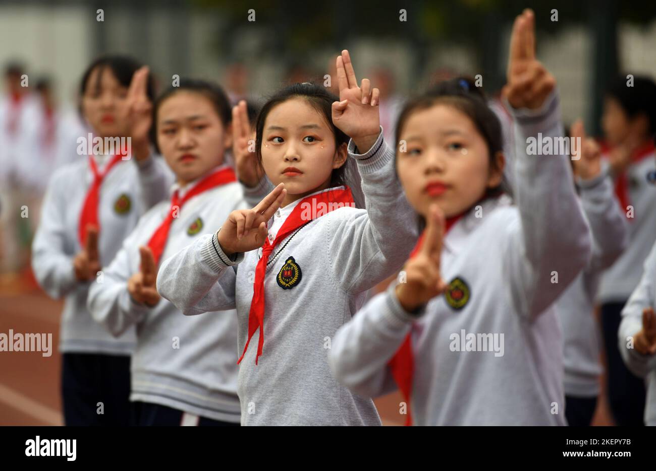 The school is holding a morning exercise contest in Haozhou City, east ...