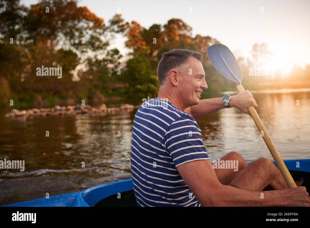 Man rowing boat lake hi-res stock photography and images - Alamy