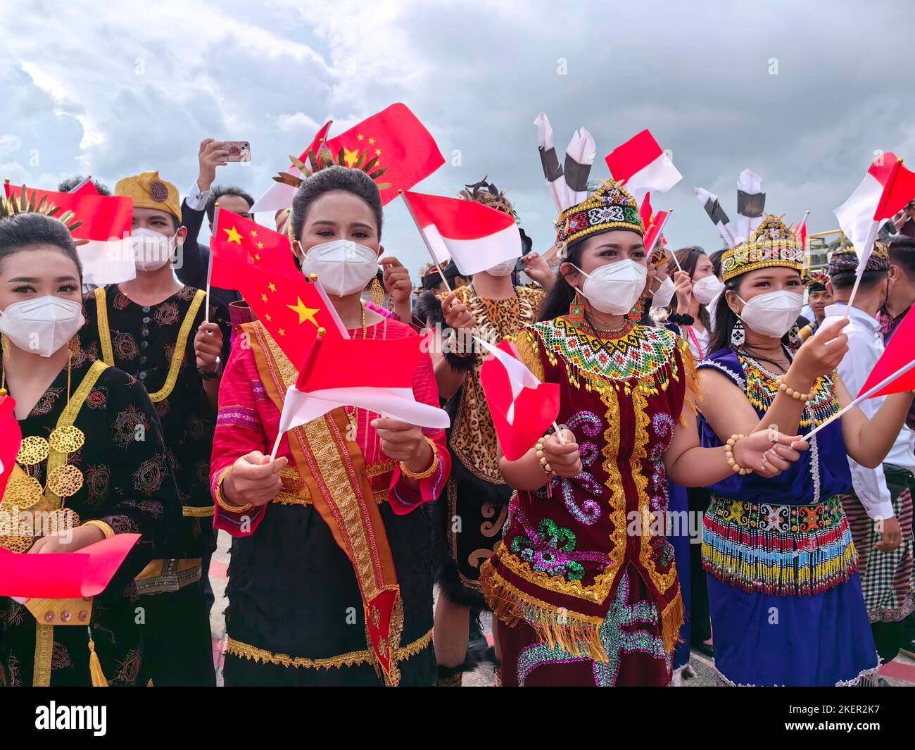 Bali, Indonesia. 14th Nov, 2022. People welcome Chinese President Xi ...