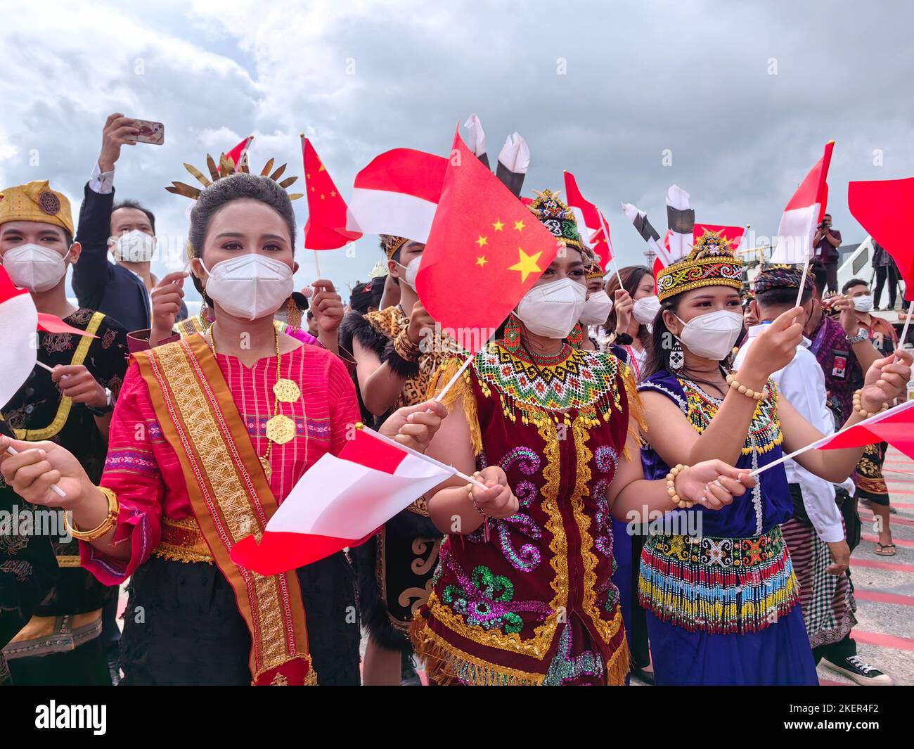 Bali, Indonesia. 14th Nov, 2022. People welcome Chinese President Xi ...