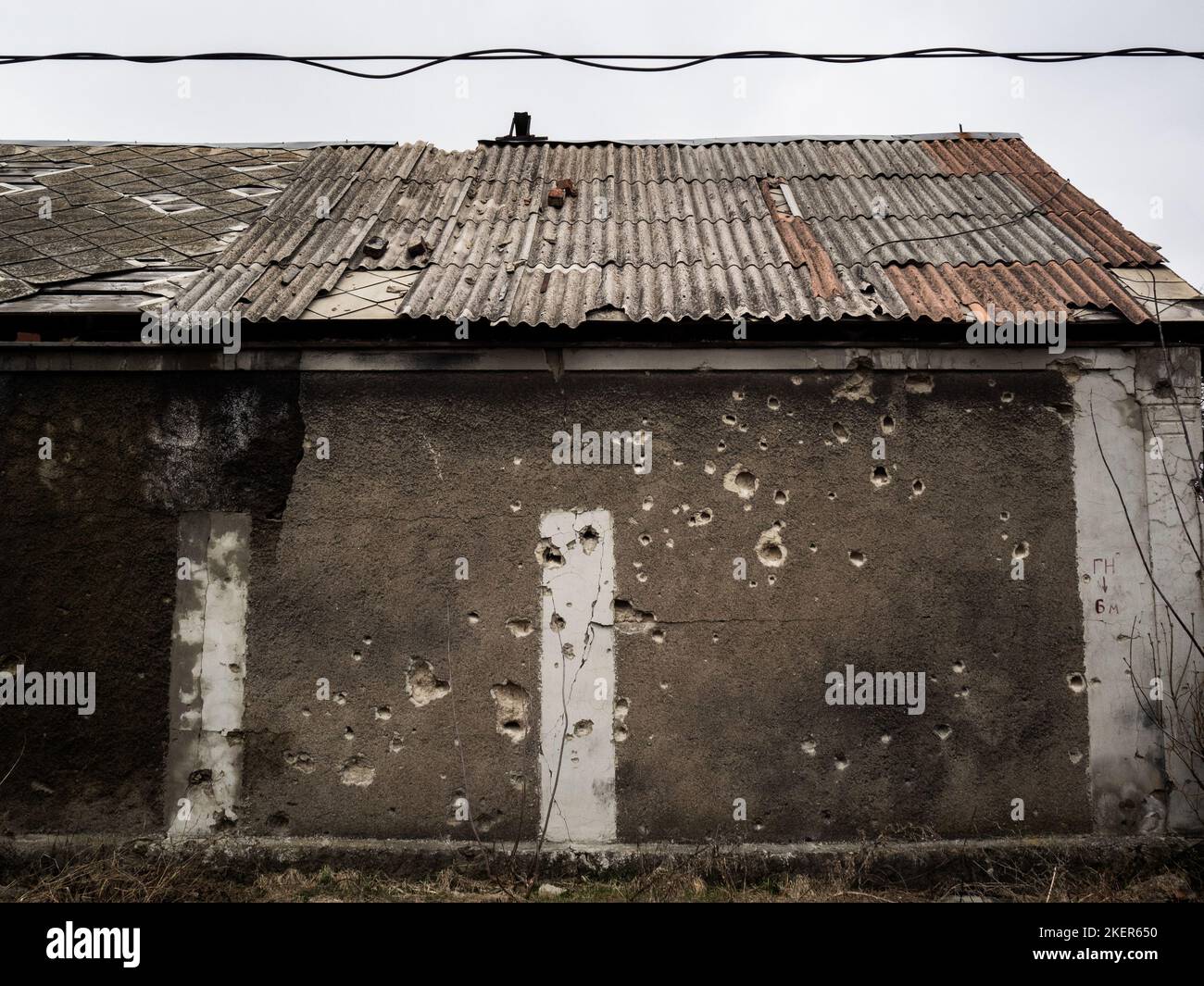 War damaged wall hi-res stock photography and images - Alamy