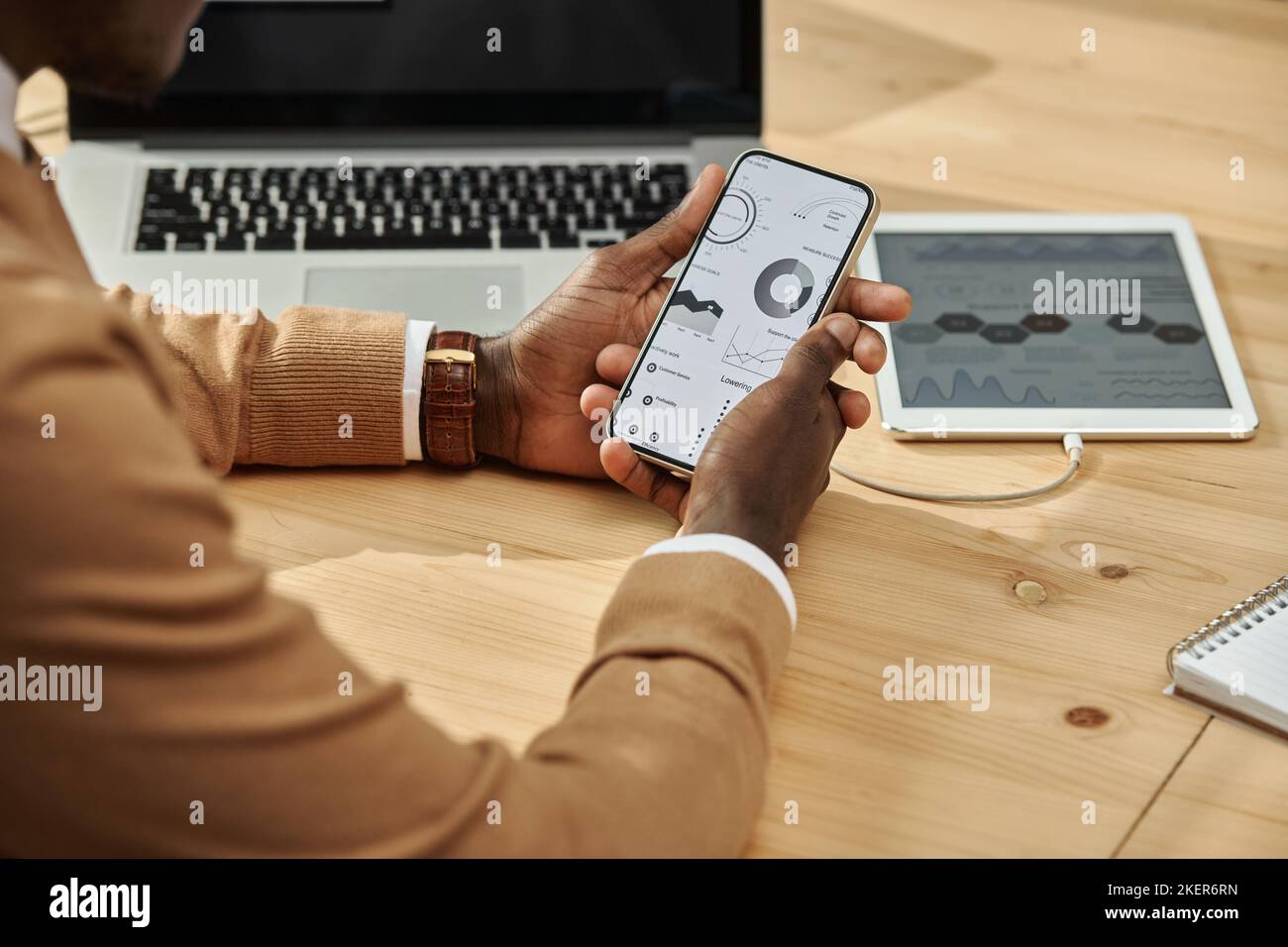 Computer charts and graphs hi-res stock photography and images - Alamy