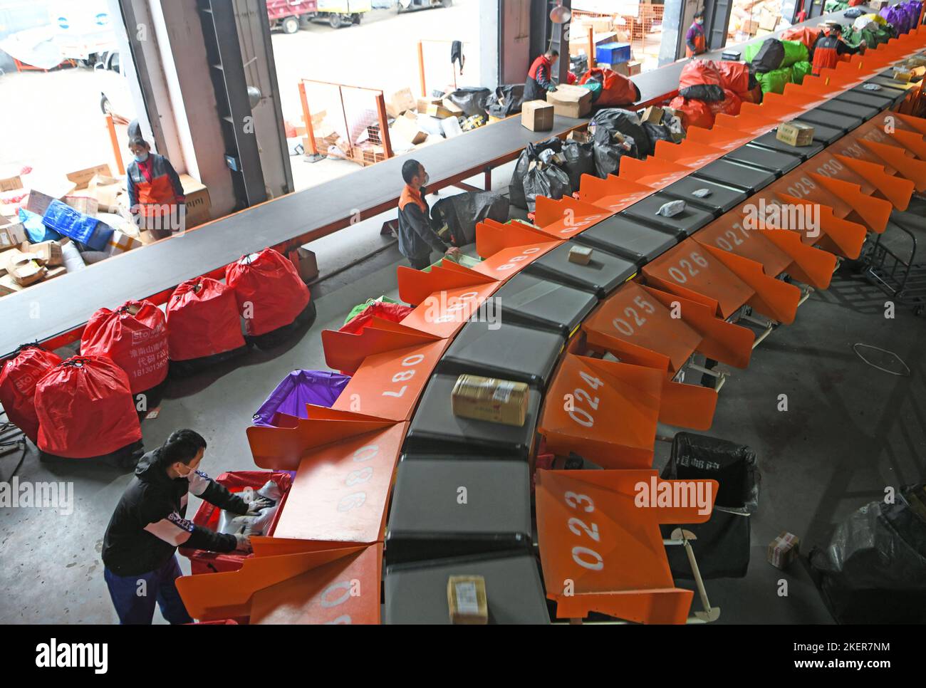 The Shunfeng Express workers are sorting parcels in the warehouse ...
