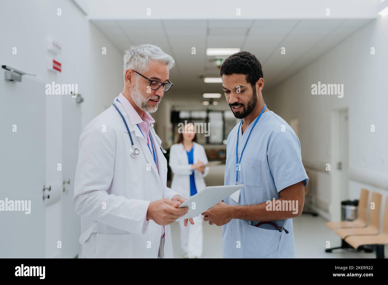 African doctors clinic tablet hi-res stock photography and images - Alamy