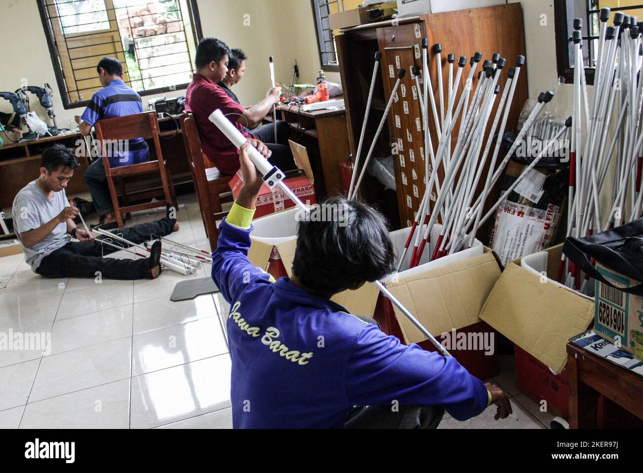 Bandung, West Java, Indonesia. 14th Nov, 2022. People with disabilities making the production of ...